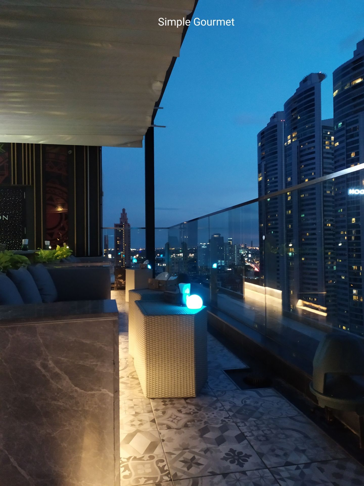 รูป SKY On 20 (Rooftop Bar) Novotel Bangkok Sukhumvit 20