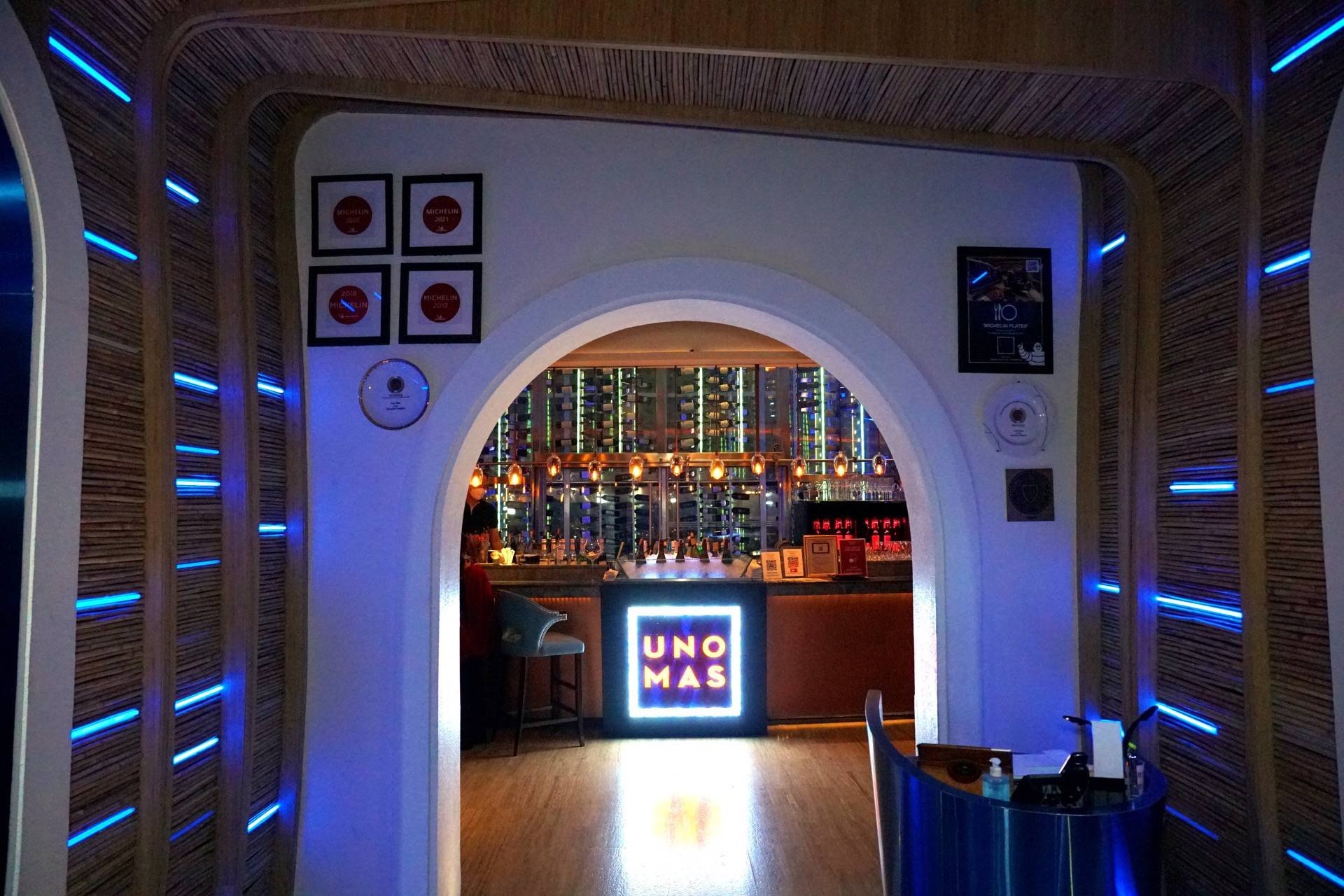 รูป UNO MAS Centara Grand at CentralWorld