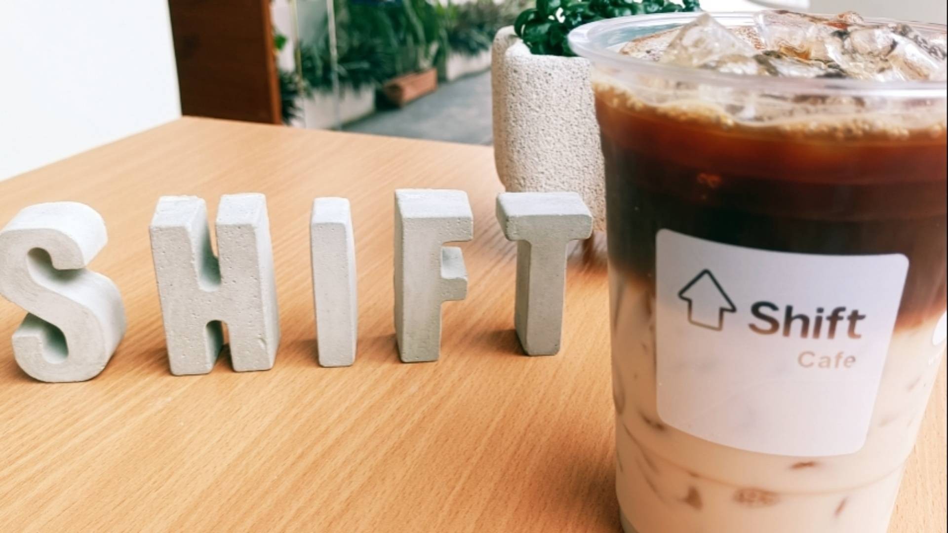 Shift Cafe - กาแฟ&Toast (ชิฟท์คาเฟ่ นิมมาน) นิมมาน 15 - สั่งอาหารเดลิเวอรี | Wongnai x LINE MAN