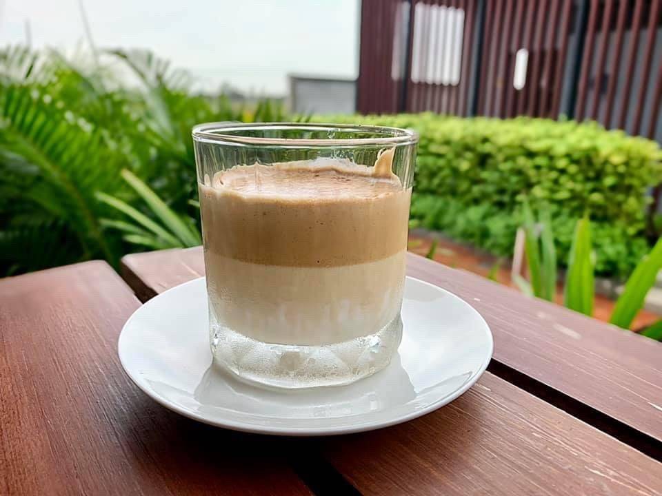 รีวิว The Lab Cafe' Shell.ชัยภูมิ.Bypass - วันนี้มาลองทานเมนูแนะนำเป็นเมนู ดัลโกน่าคอฟฟี่ค่ะ ...