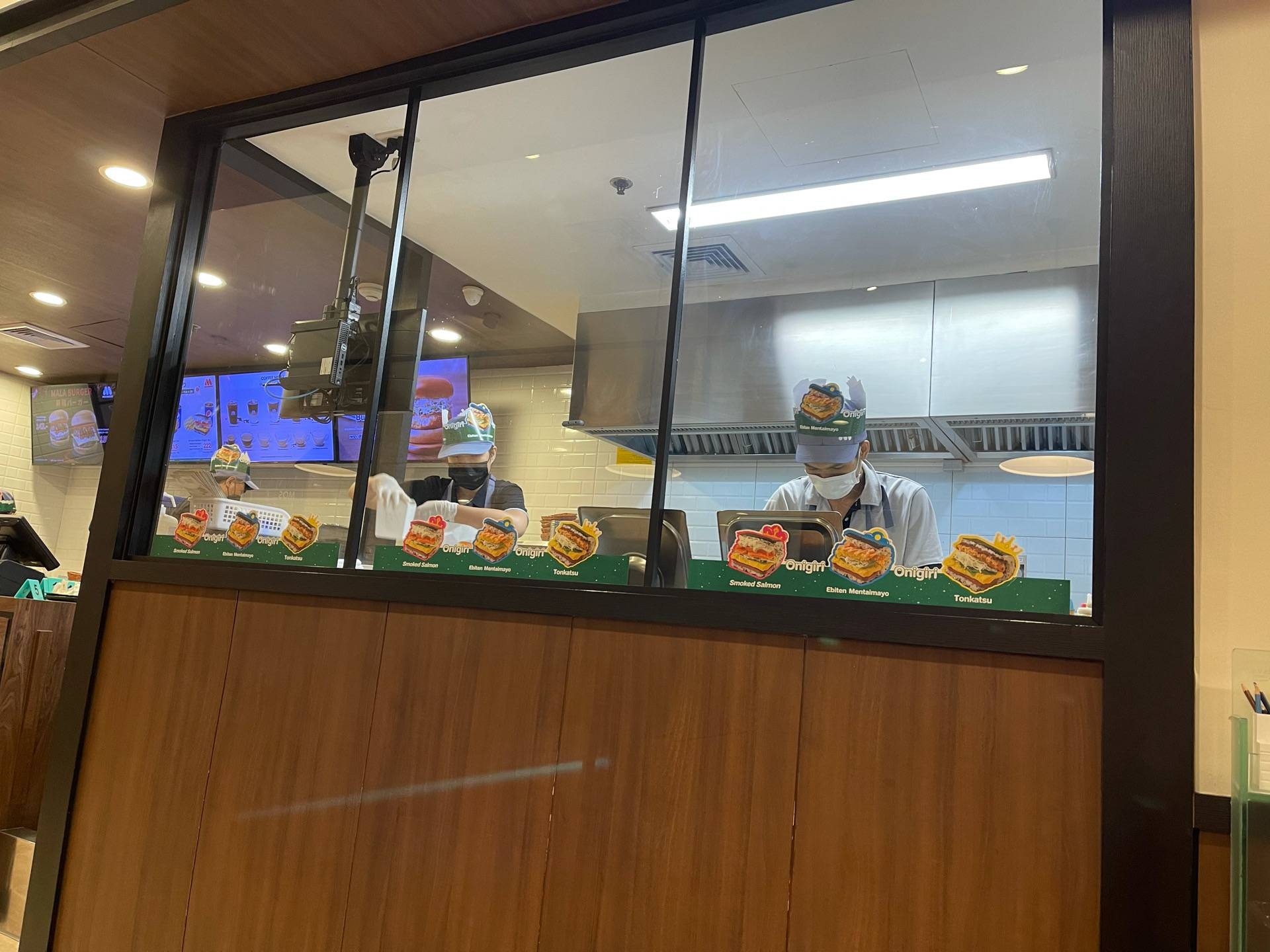 รูป MOS BURGER Central World - MS001 - Wongnai