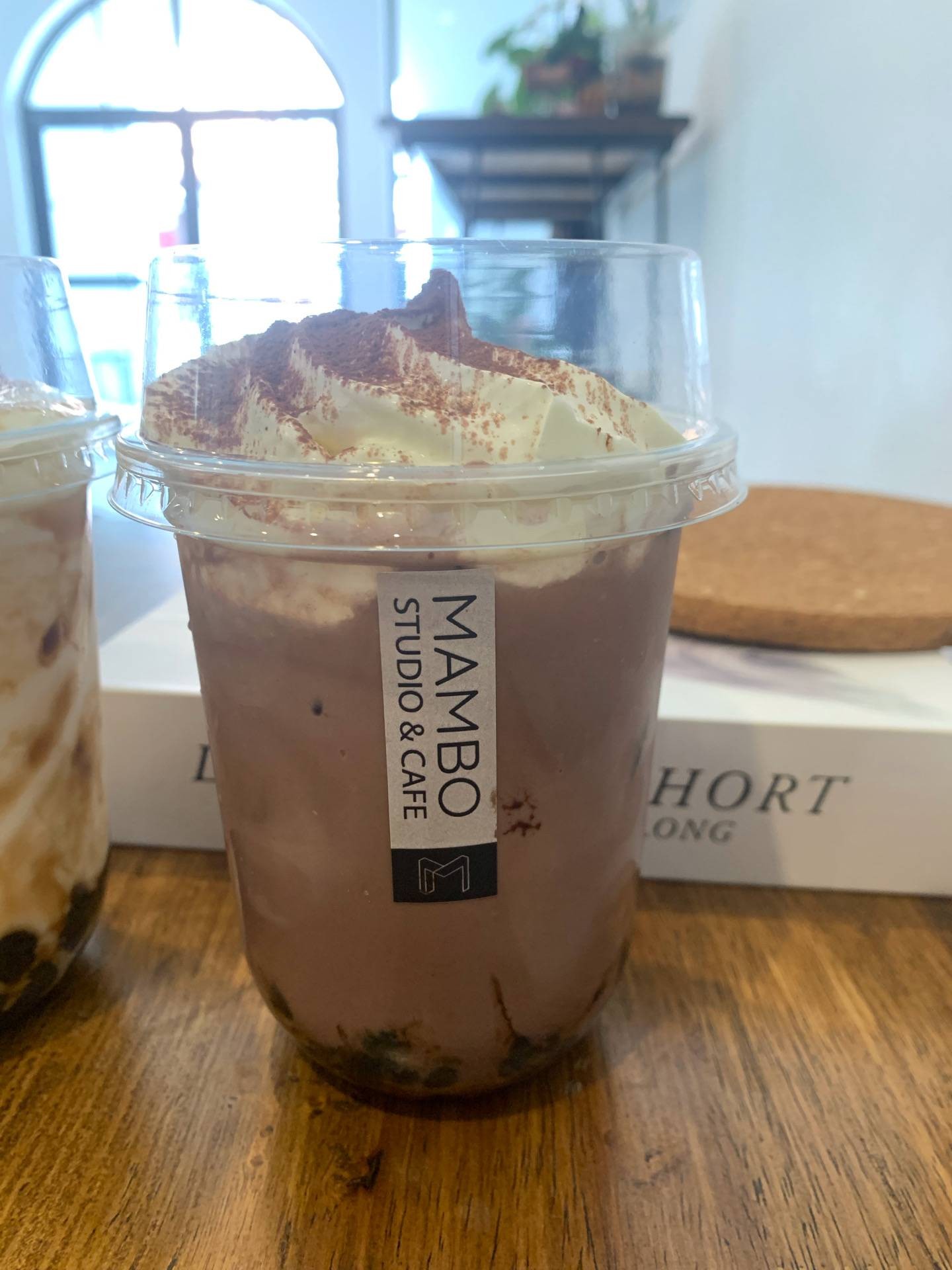 รีวิว Mambo Studio & Cafe พระราม 3 - cafe น้ำเต้าหู้สด ที่มีมุมถ่ายรูปเยอะๆ เป็นสตูดิโอถ่ายรูปค่ะ