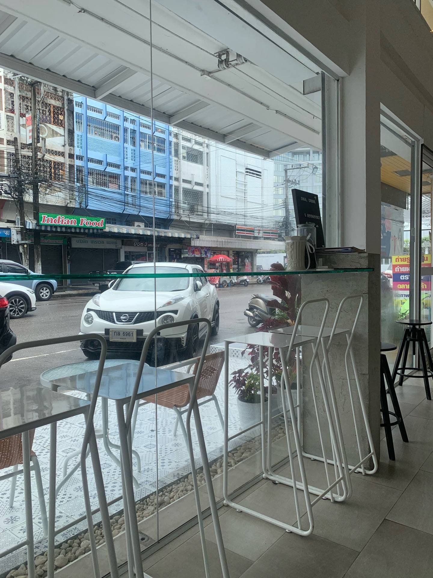 รีวิว DNA.drink Rayong - ร้านกาแฟมินิมอลสไตล์