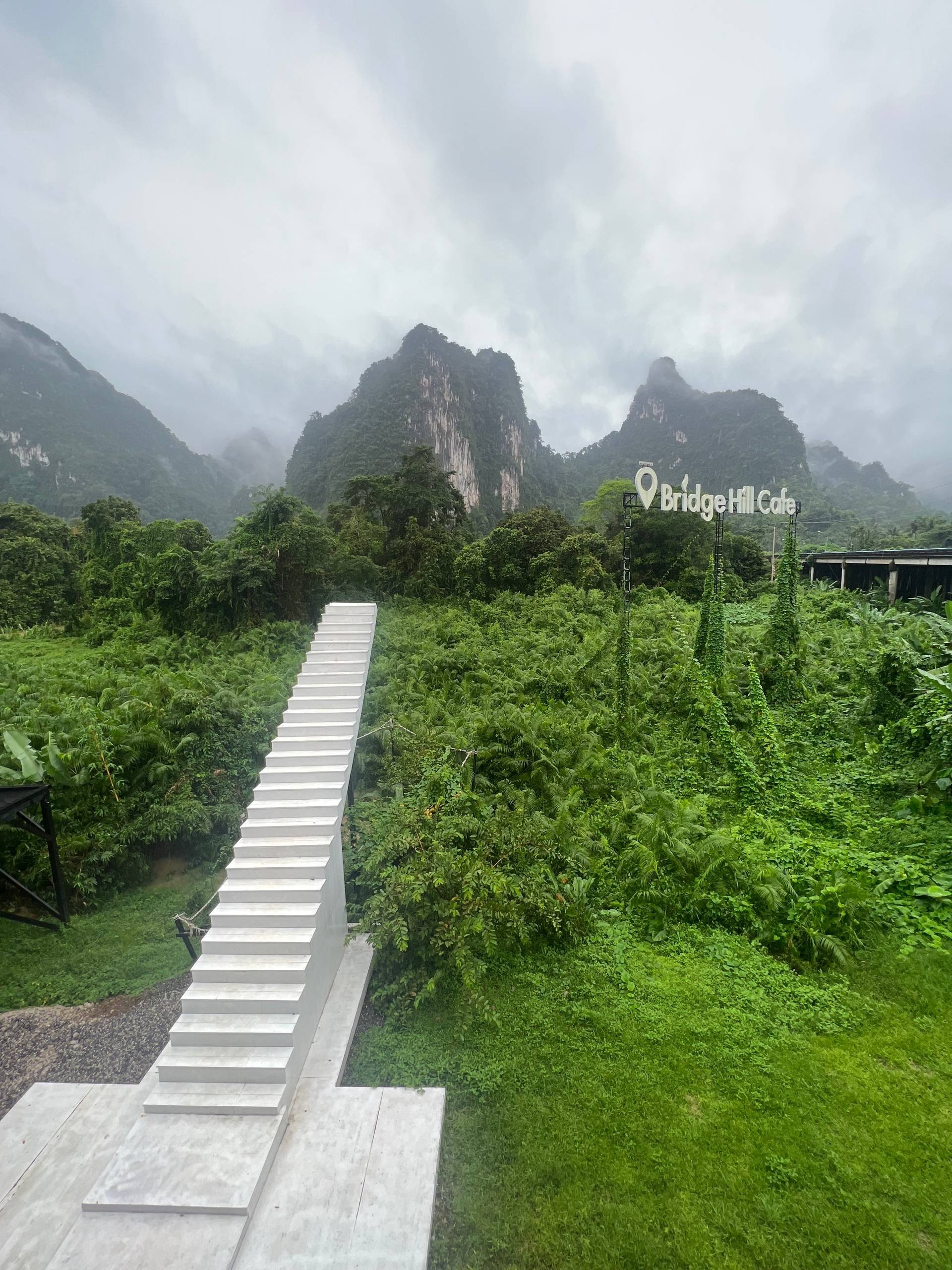 รีวิว Bridge Hill Cafe - คาเฟ่บรรยากาศดี มีมุมให้ถ่ายรูป เมนูน้อยไปนิดนึงงง