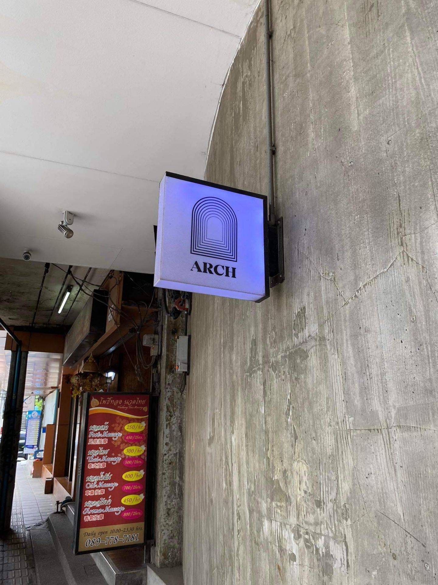 รีวิว ARCH Premium Coffee BTS ปุณณวิถี ARCH Premium Coffee BTS ปุณณวิถี - ร้านเท่ดี มุมถ่ายรูปเพียบ