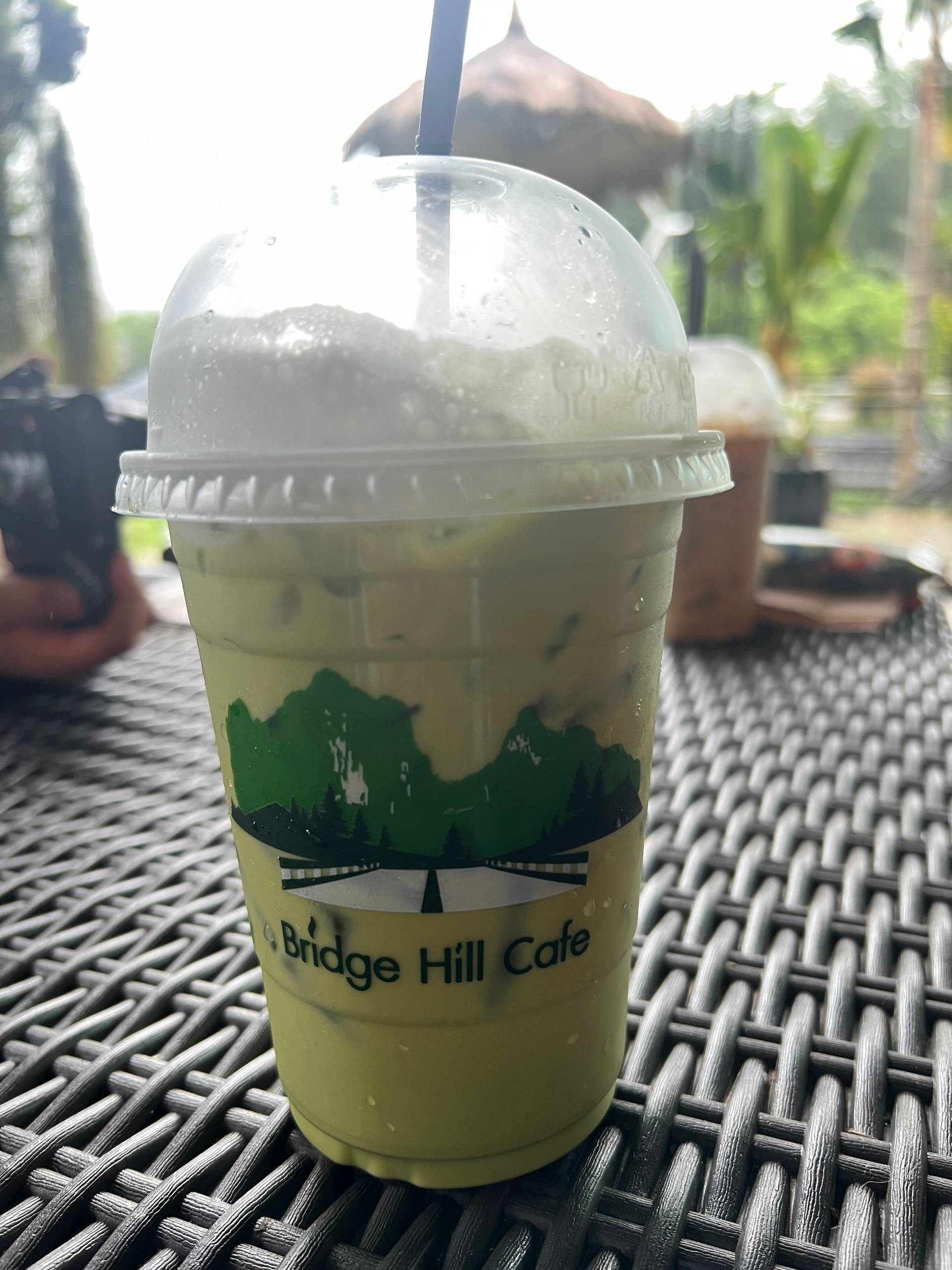 ชาเขียว ร้าน Bridge Hill Cafe