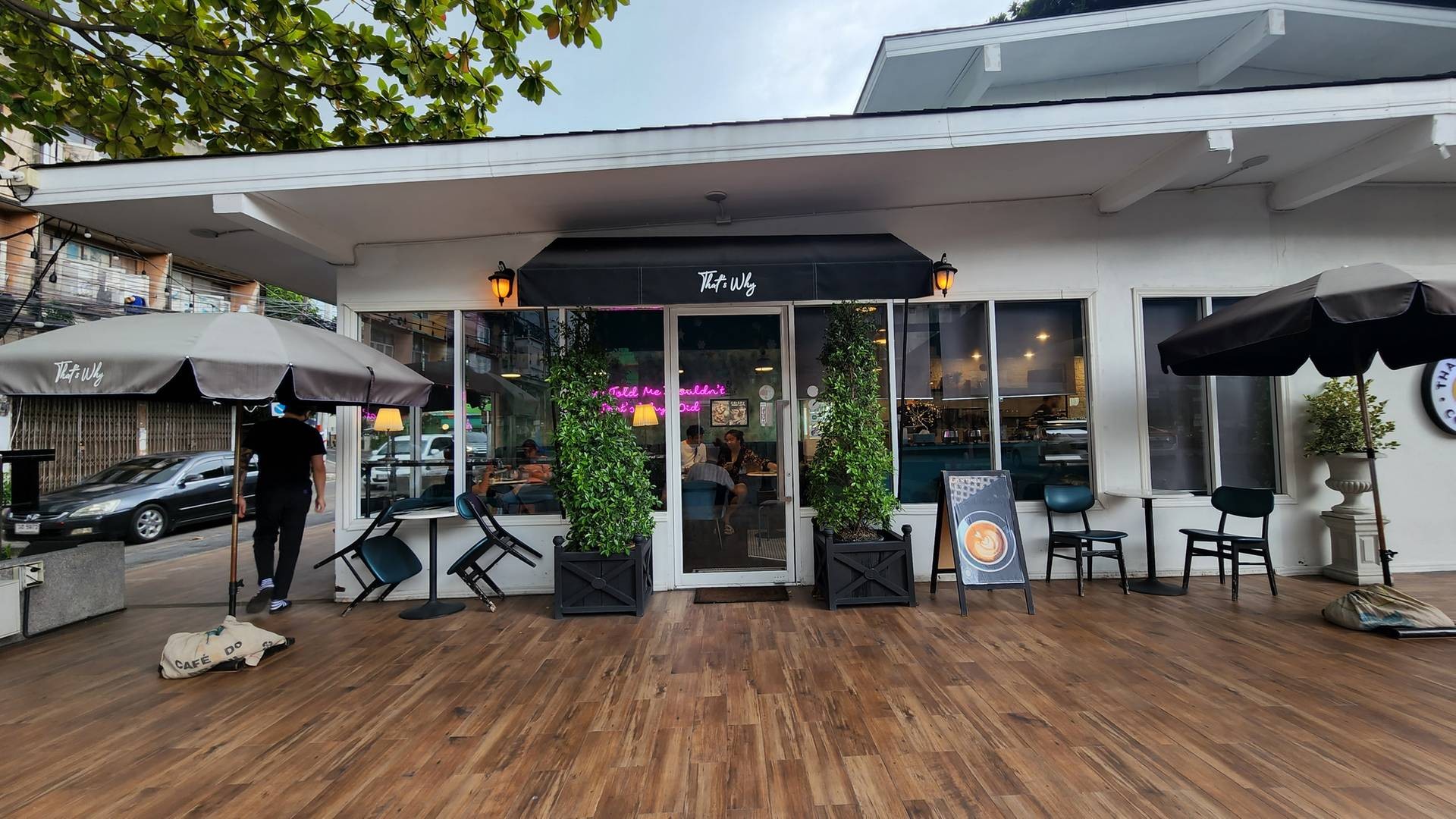 รีวิว That's Why coffee 15 - ร้านกาแฟสีฟ้าสวย