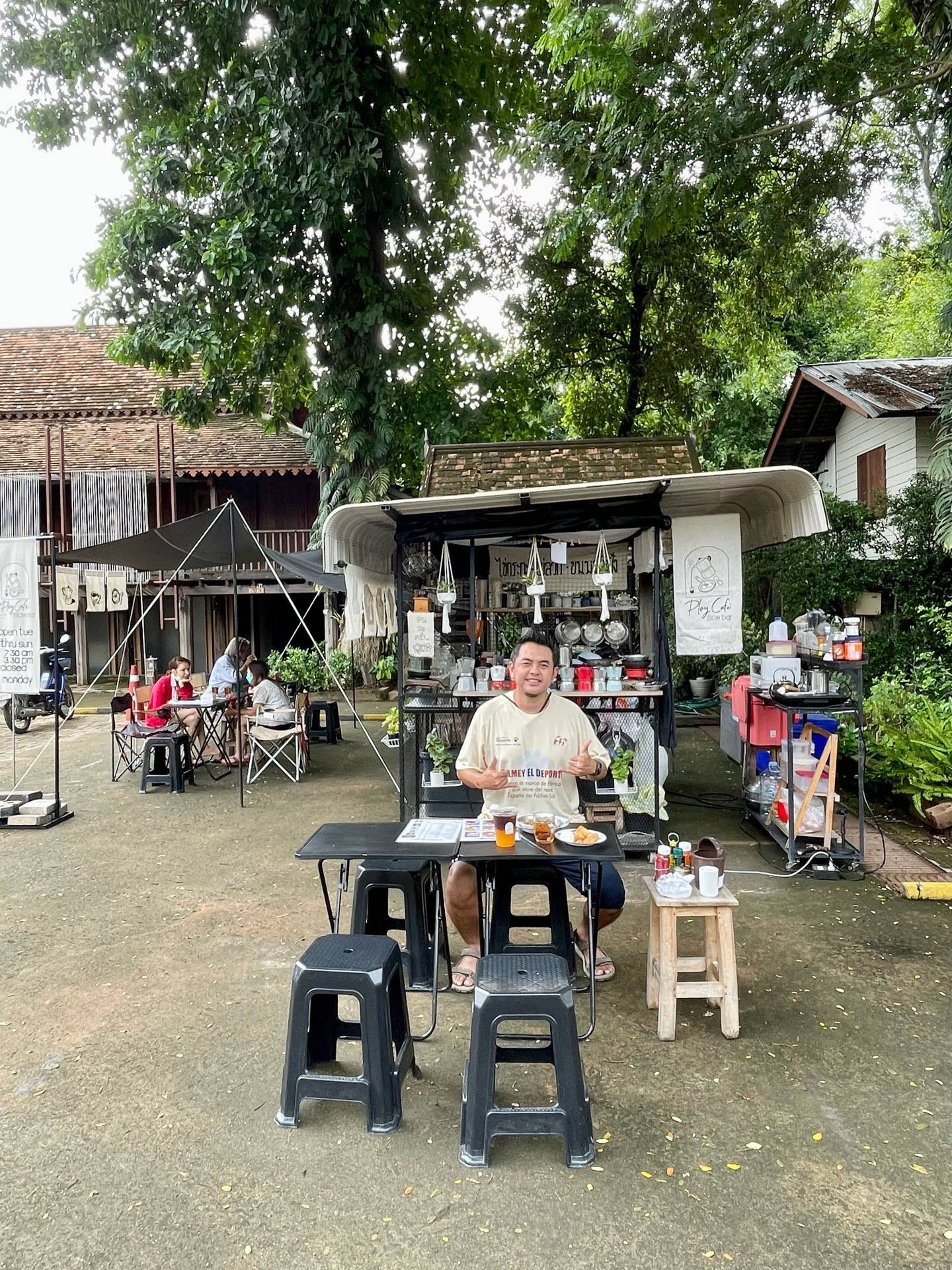 รีวิว Ploy Cafe Slow bar - คาเฟ่สไตล์แคมป์ Slowbar