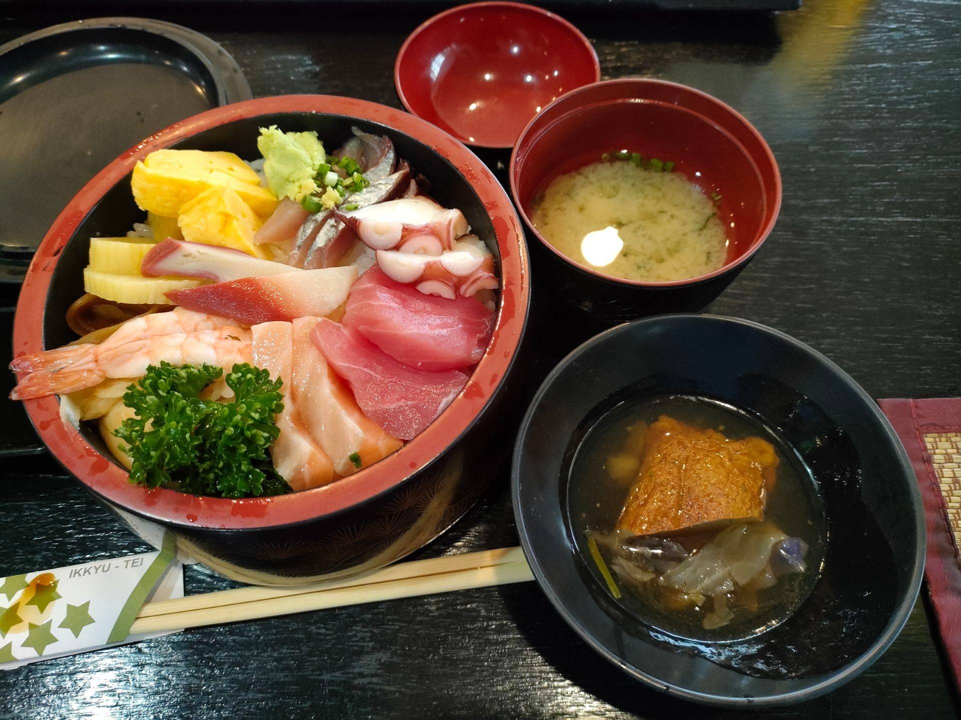 Chirashi Set • 240THB ++ ร้าน Ikkyu-Tei
