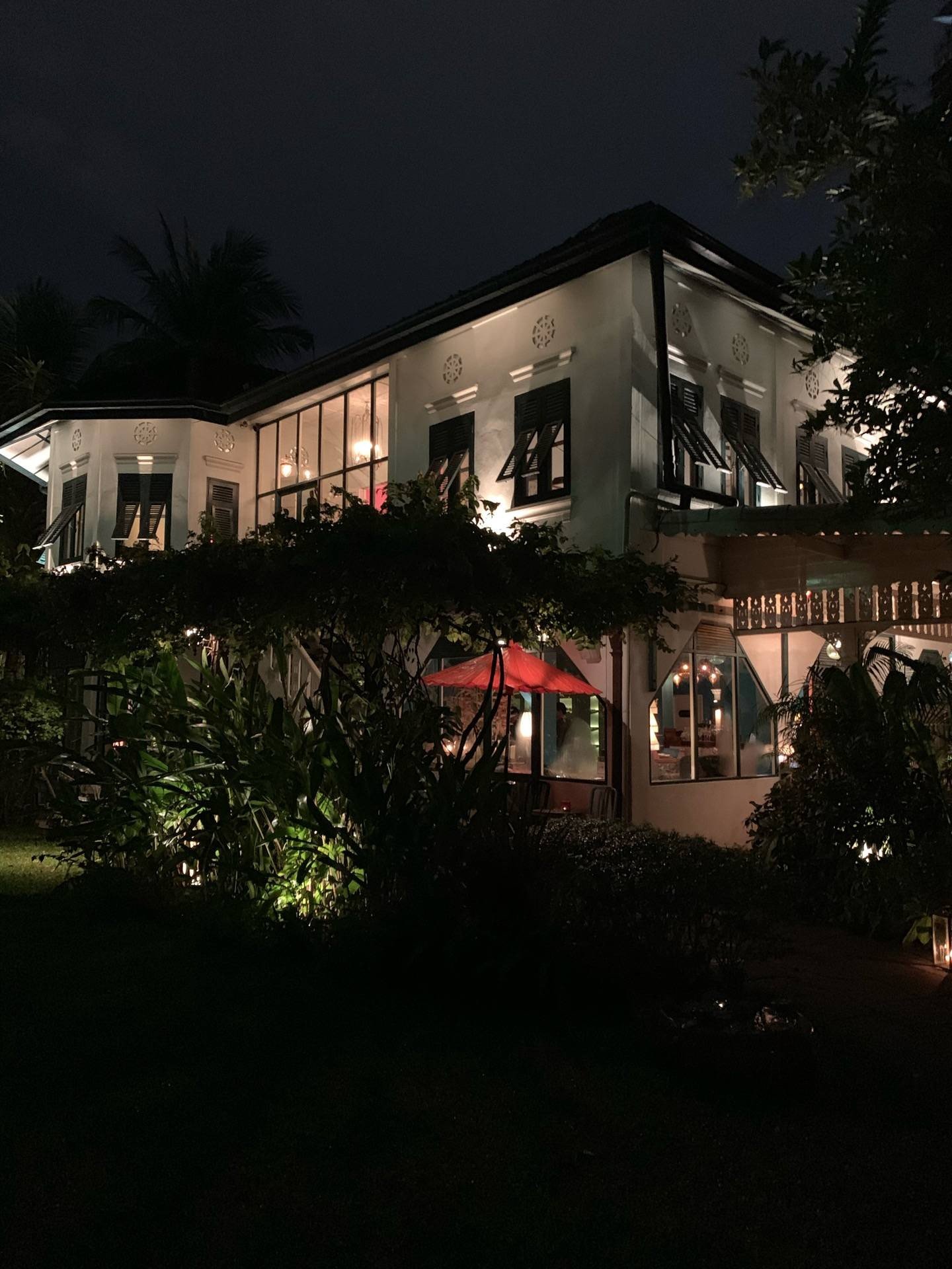 รูป Issaya Siamese Club