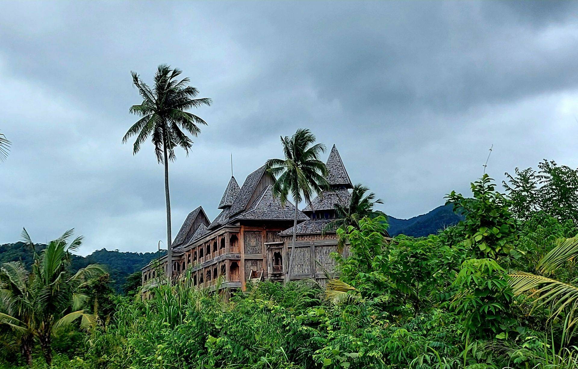 รีวิว Santhiya Tree Koh Chang Resort - งานไม้ จัดเต็มทุกจุด สวยงาม พนักงานมารยาทดี