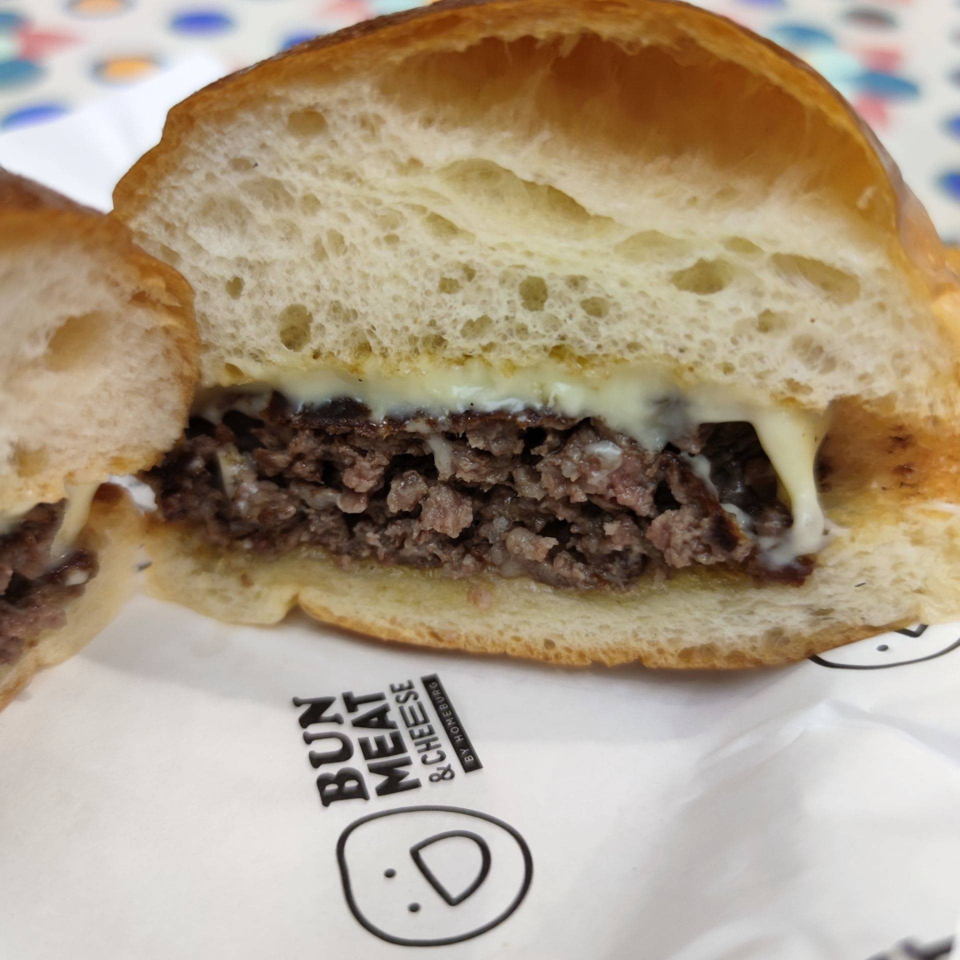 รูป Bun Meat and Cheese The Commons Saladaeng