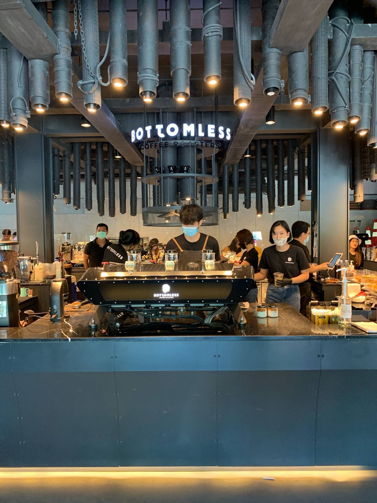 รูป บอททอมเลส Bottomless Flagship Store สนามบินน้ำ ( ร้านกาแฟบอททอมเลส) - Wongnai