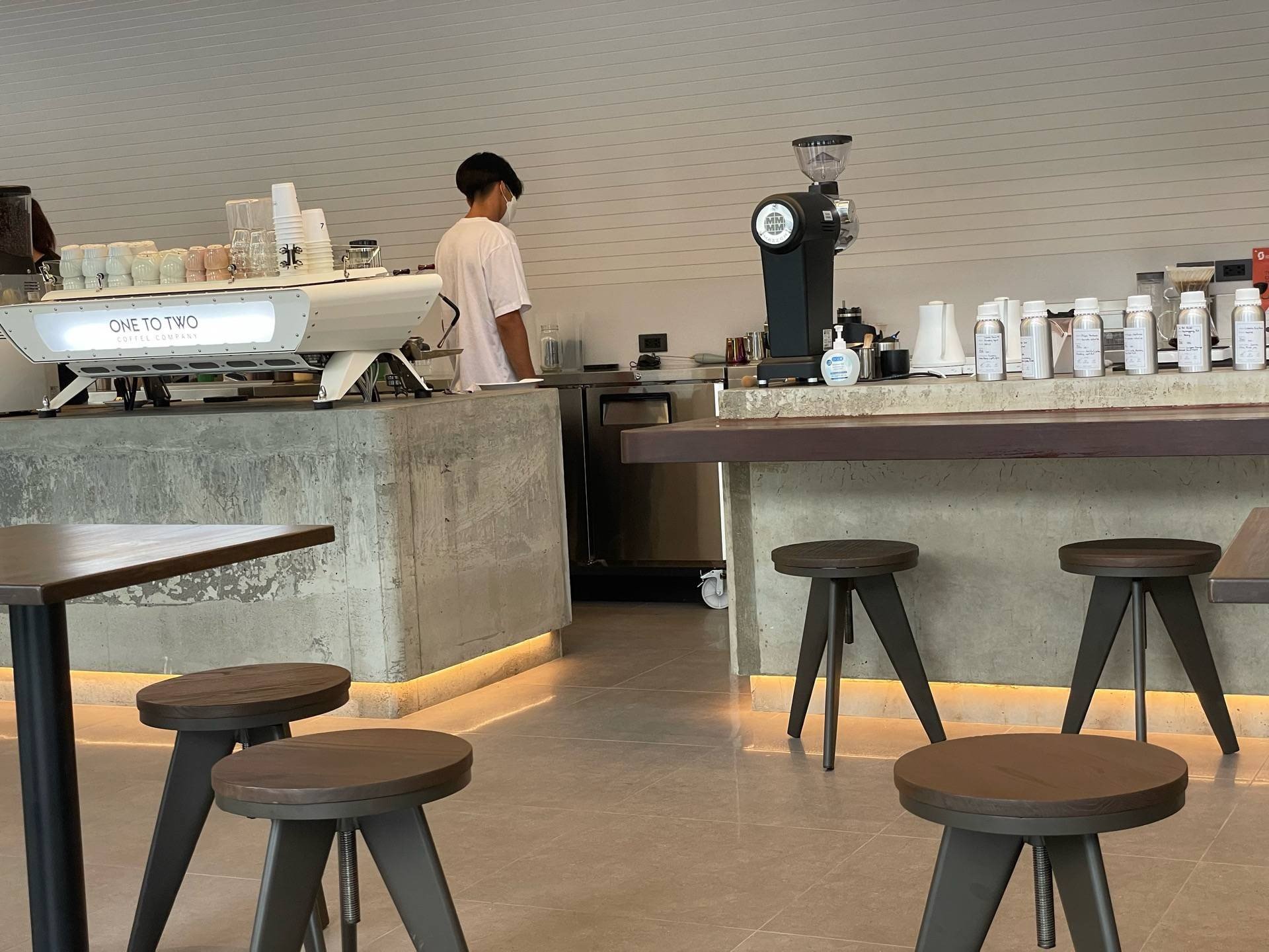 รูป one to two coffee สาขา Roastery (นาคนิวาส16)