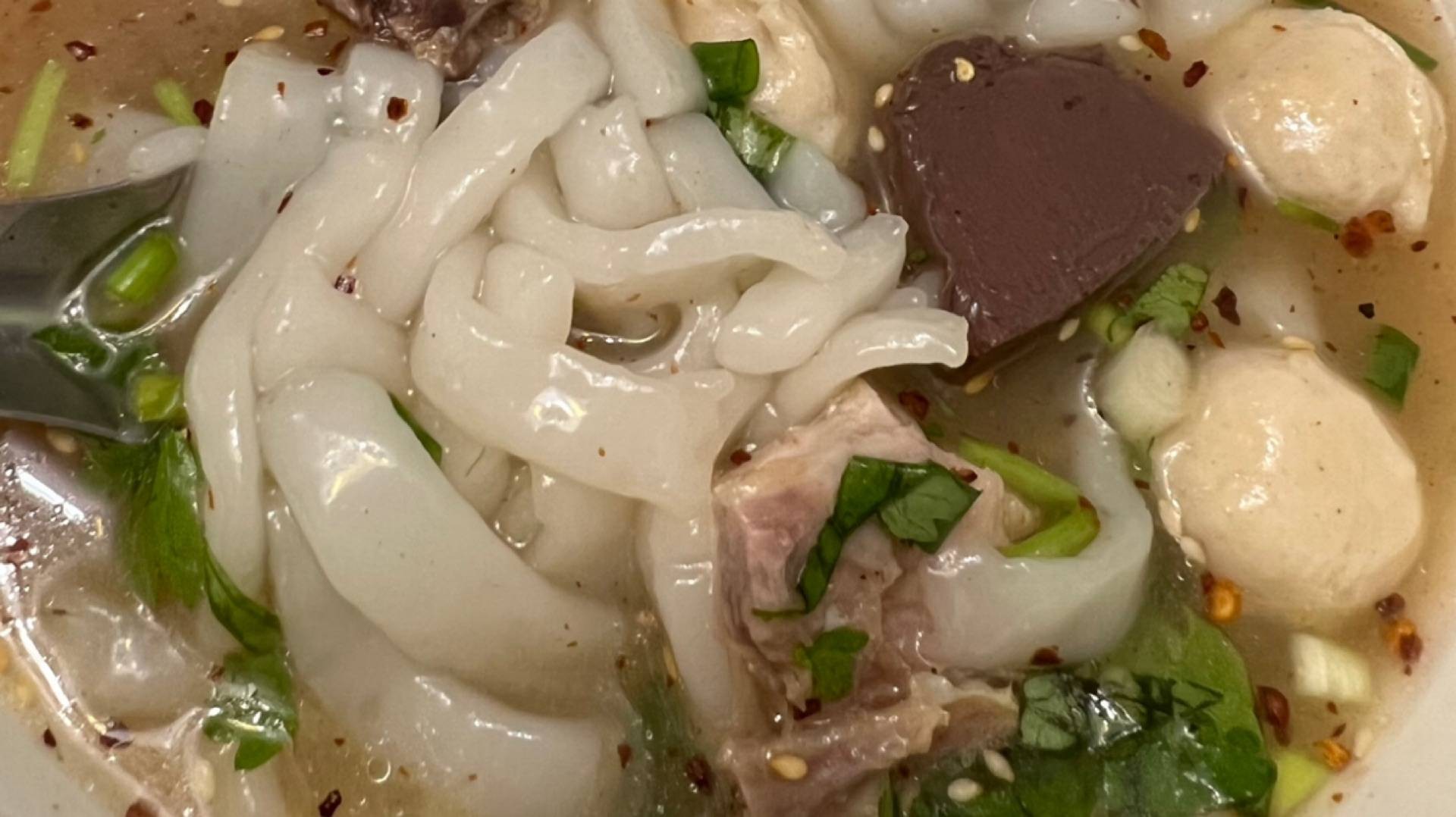 ร้าน เข้าเปียกเส้นใหญ่ laos style (ก๋วยจับญวน) | รีวิวร้านอาหาร