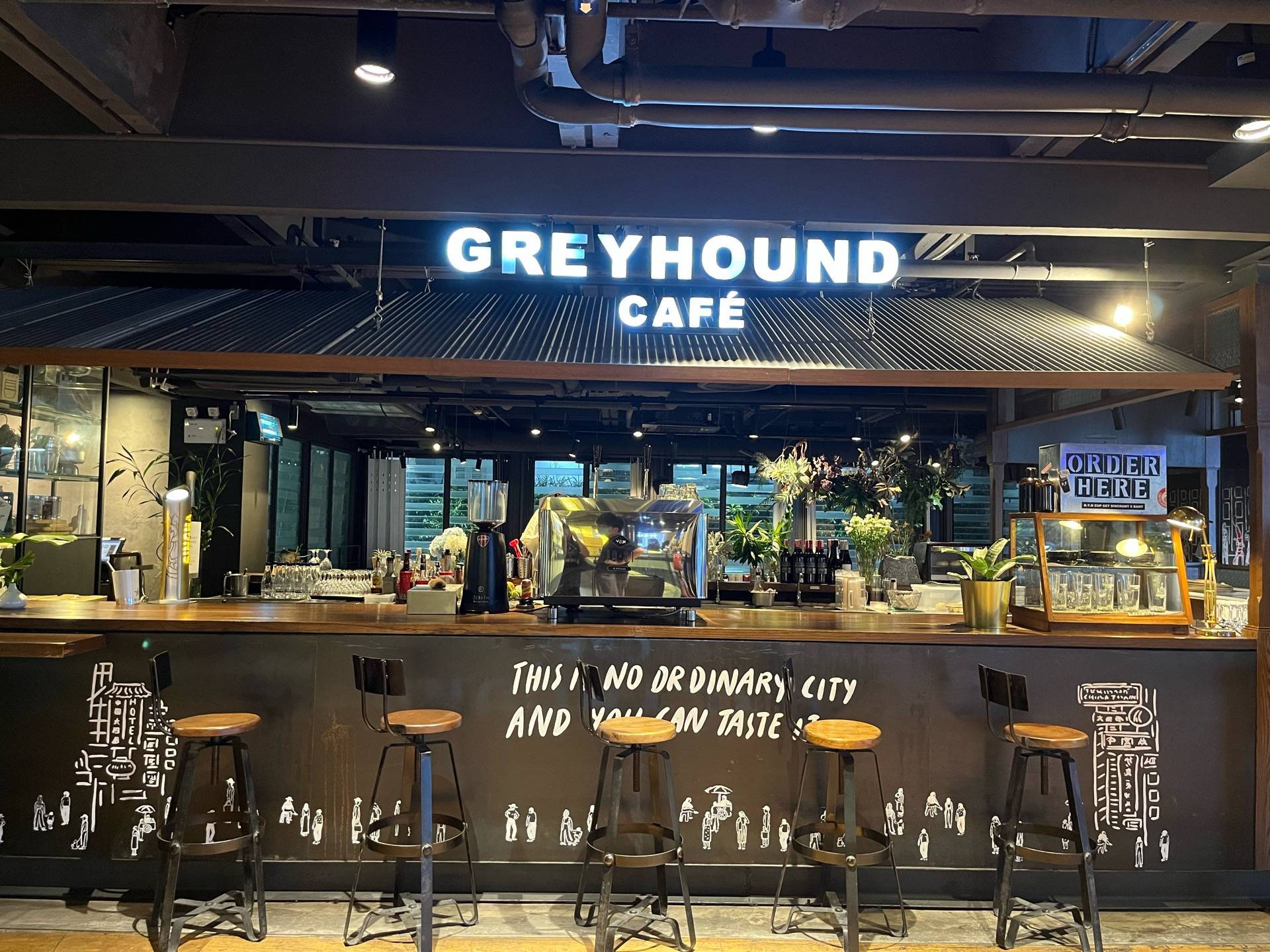 รูป Greyhound Café สยามเซ็นเตอร์