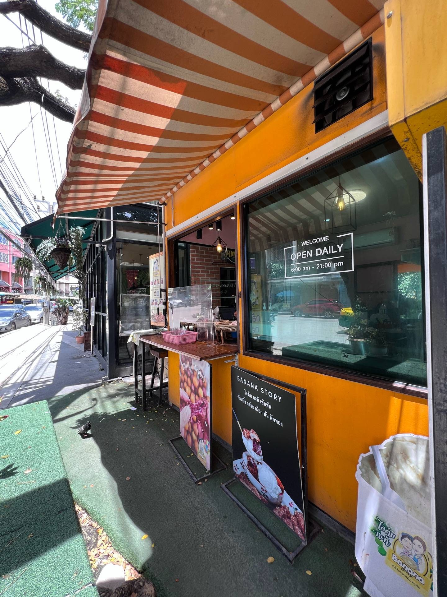 รีวิว กล้วยทอด Banana Story By DJ Mim One one food avenue - ร้านกล้วย ...