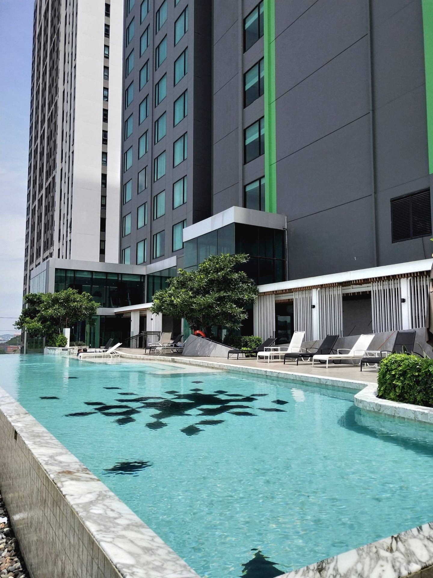 รีวิว Holiday Inn & Suites Sriracha Laemchabang - โรงแรมใหม่ในศรีราชา ...