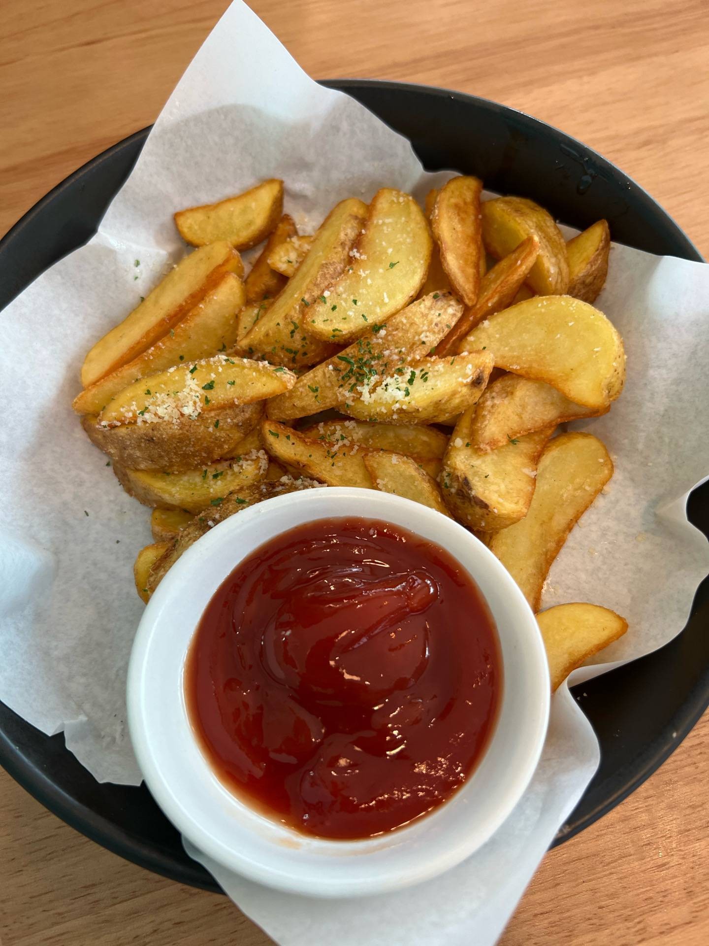 มันฝรั่งทอด • ชิ้นอวบอิ่ม ร้าน Jarn Nee Plaum Pasta & Bistro ติวานนท์