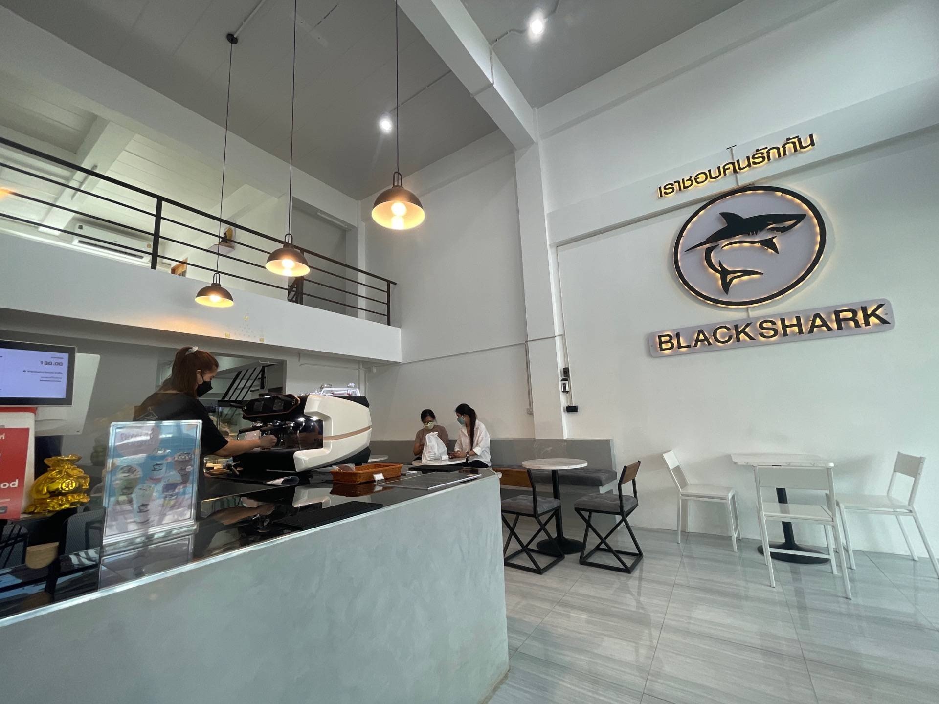 รีวิว Black Shark Cafe ดรีมแลนด์ - บรรยากาศดี กาแฟอร่อย