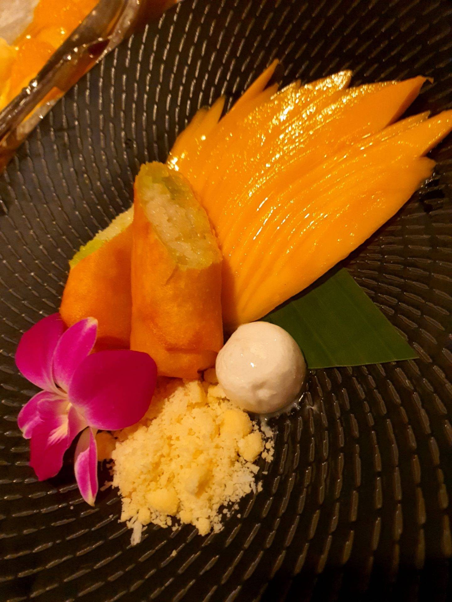 Sticky Rice Spring Roll wit Mango & Coconut Sphere • 280฿ อร่อย ร้าน ...
