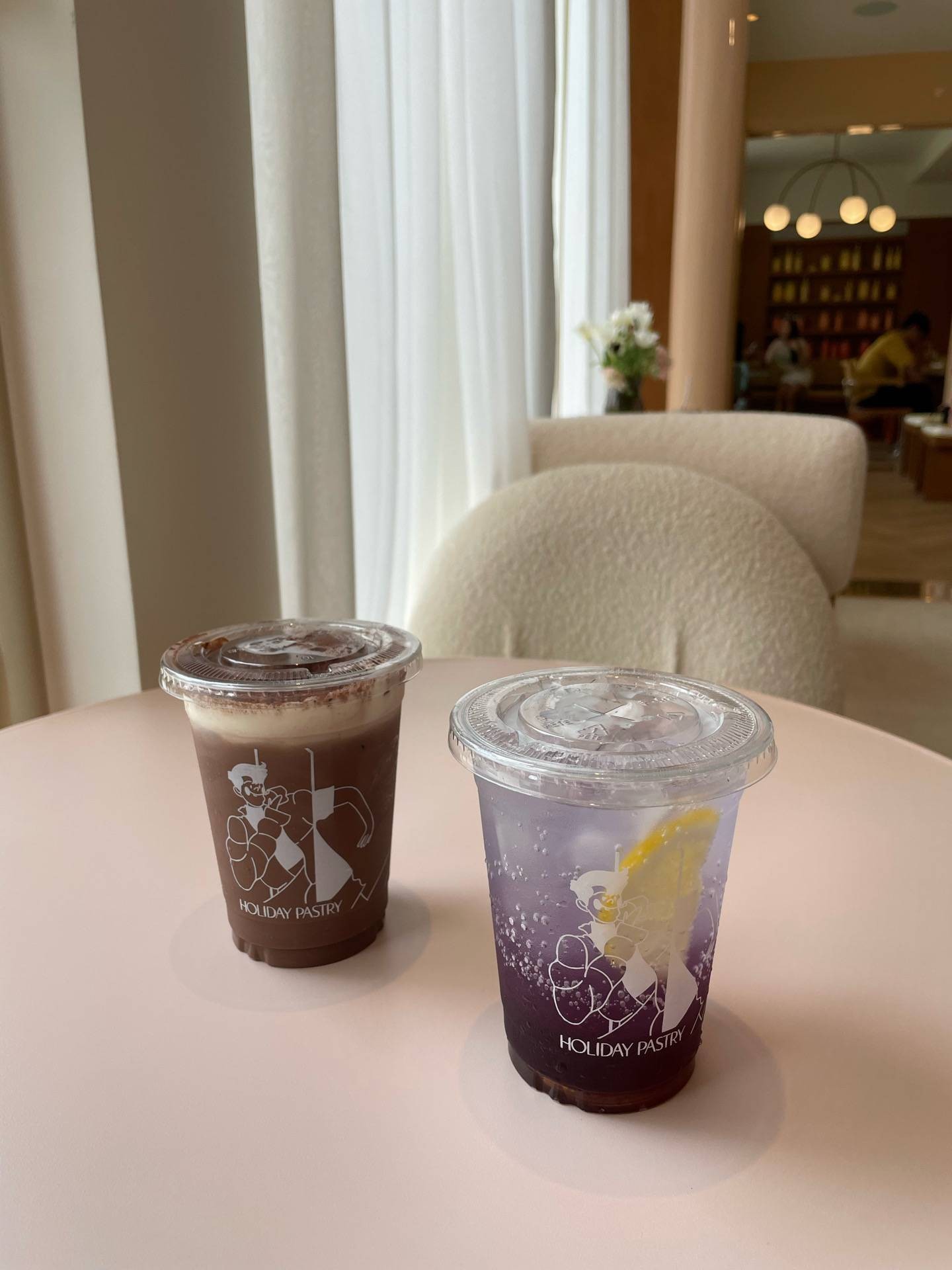 รีวิว HOLIDAY PASTRY Flagship Store - Dine in. Order 1 drink per person ...