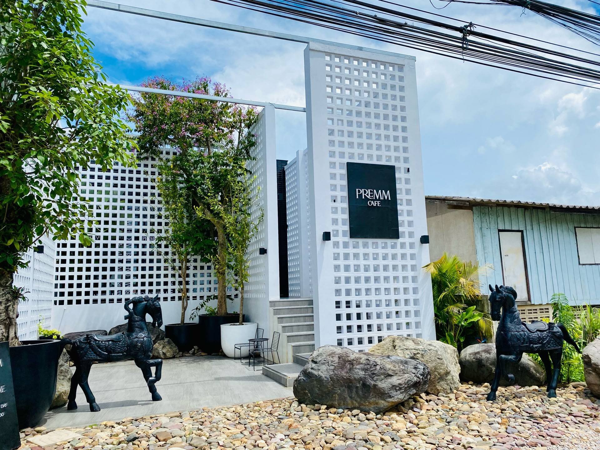 รีวิว PREMM CAFE พะเยา - คาเฟ่โทนขาวดำสุดเท่ห์ อีกจุดเช็คอินที่ไม่ควร ...