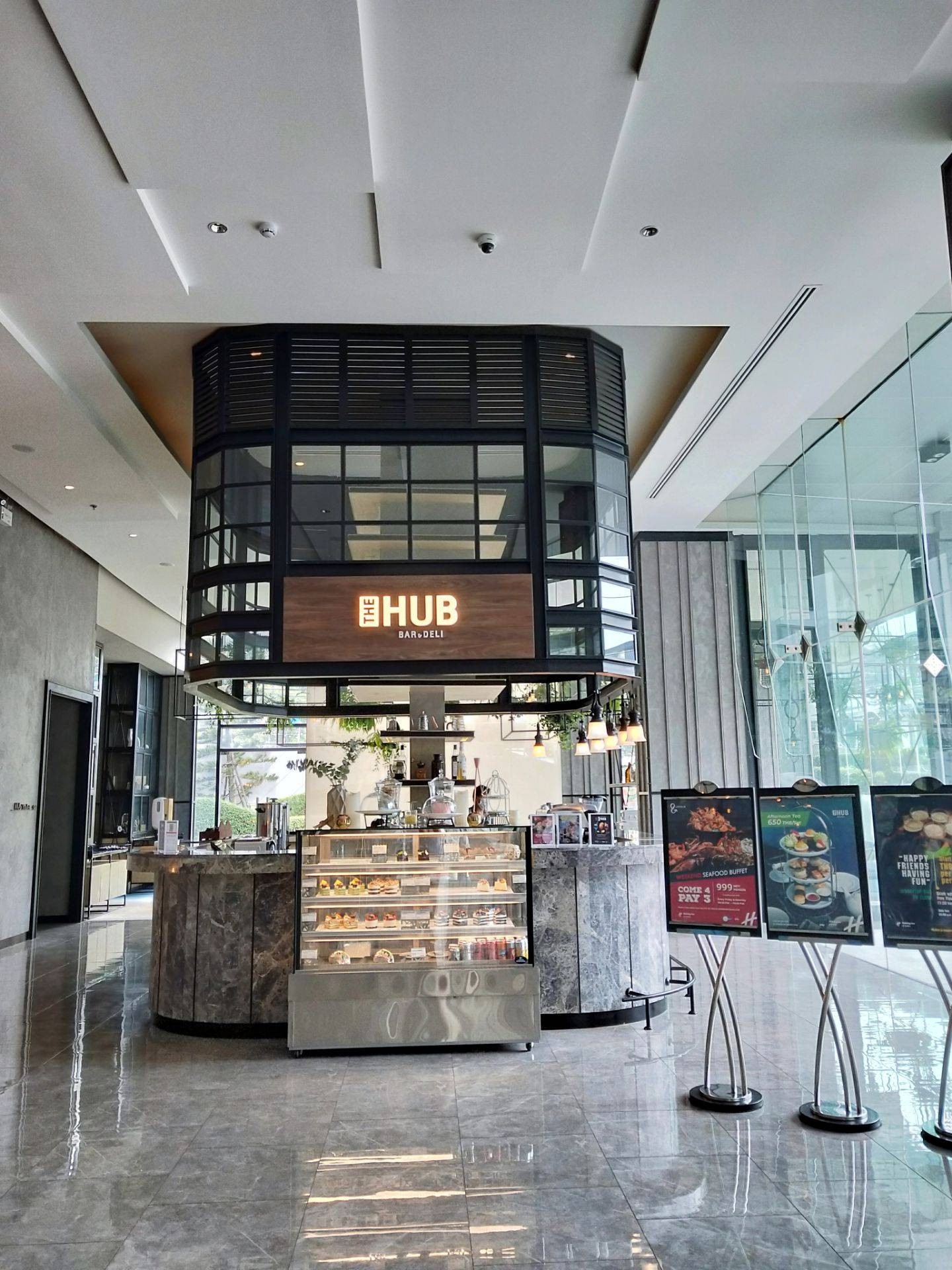 รูป The Hub Bar & Deli by Holiday Inn Siracha