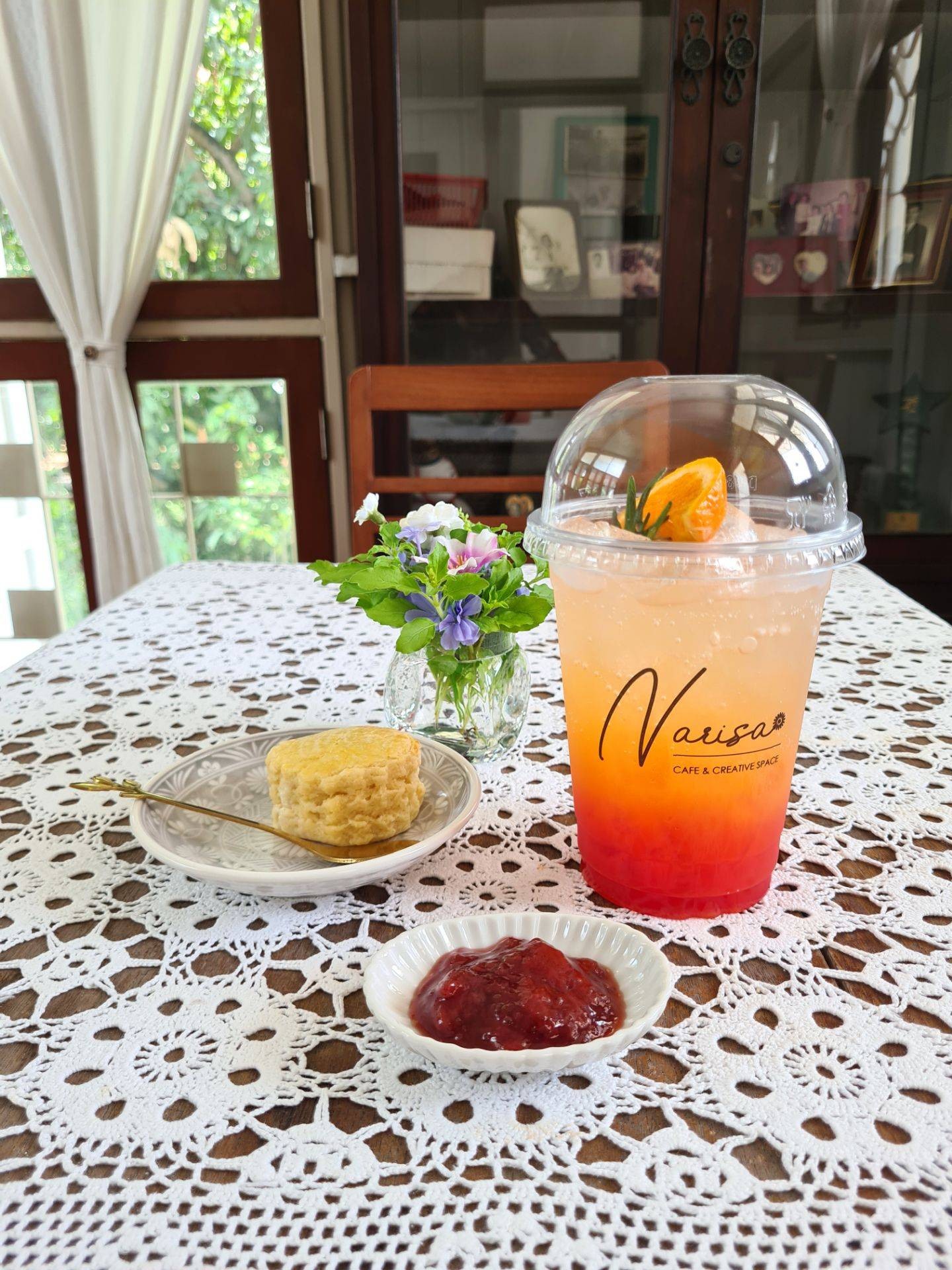 รีวิว Narisa Cafe & Creative Space - - คาเฟ่ในบ้านเก่าสไตล์คลาสสิคใกล้ ...