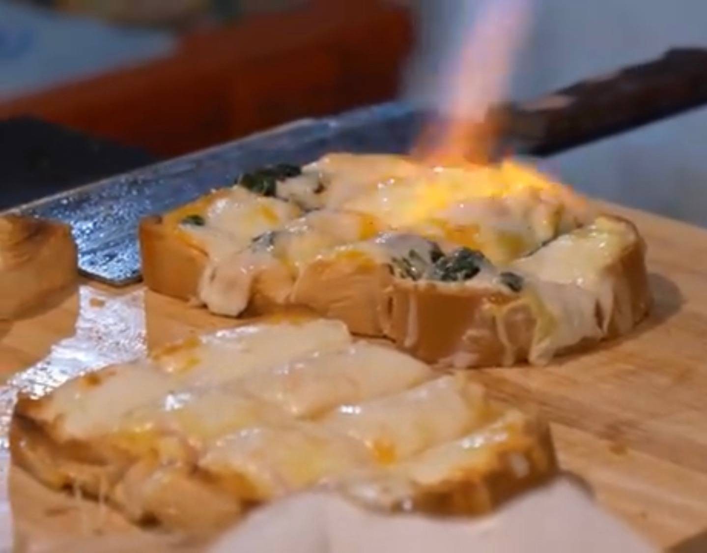 ร้าน toast tea ปังชีสยืด | รีวิวร้านอาหาร