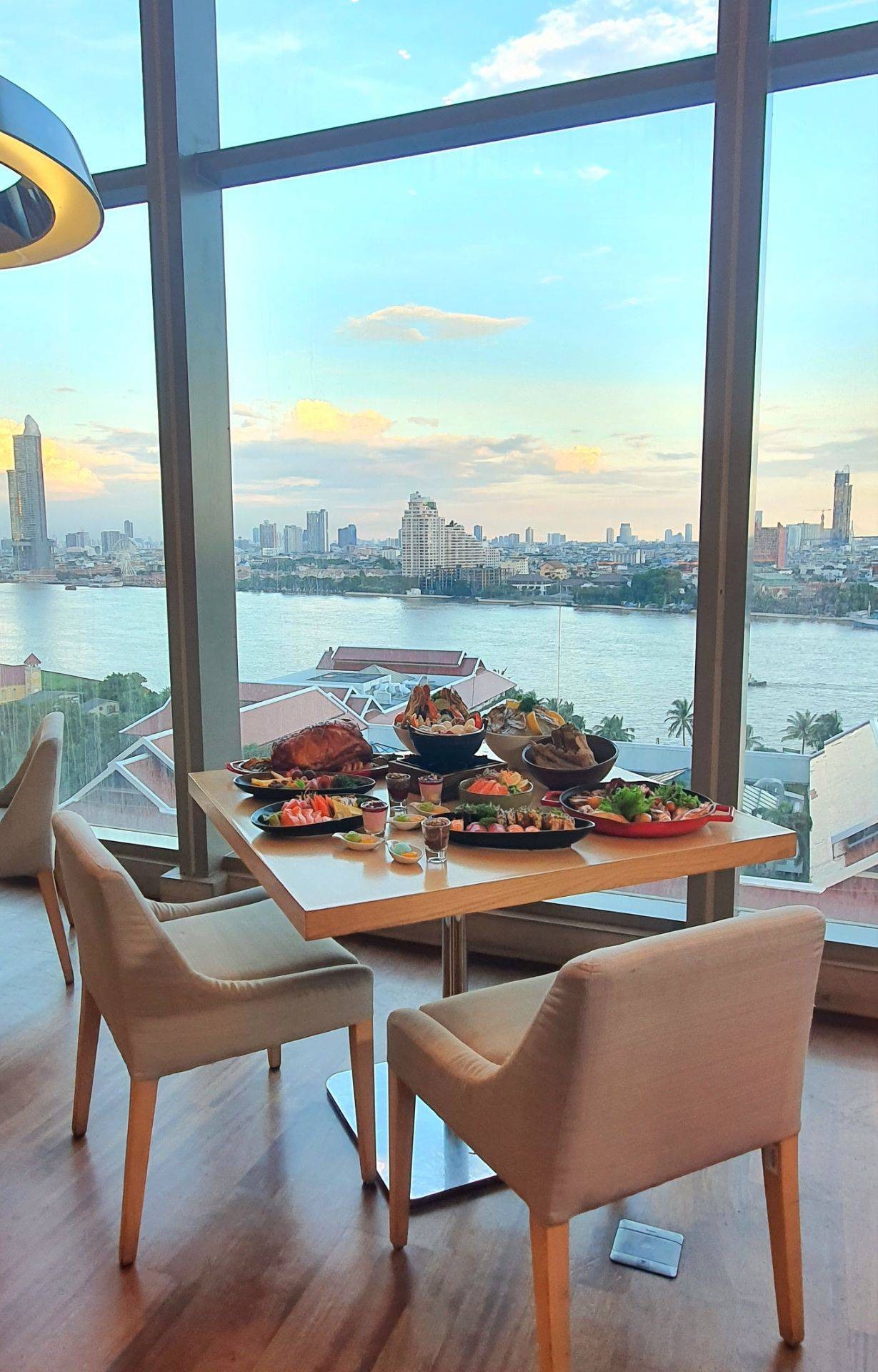 รูป Skyline Restaurant Avani+ Riverside Bangkok Hotel