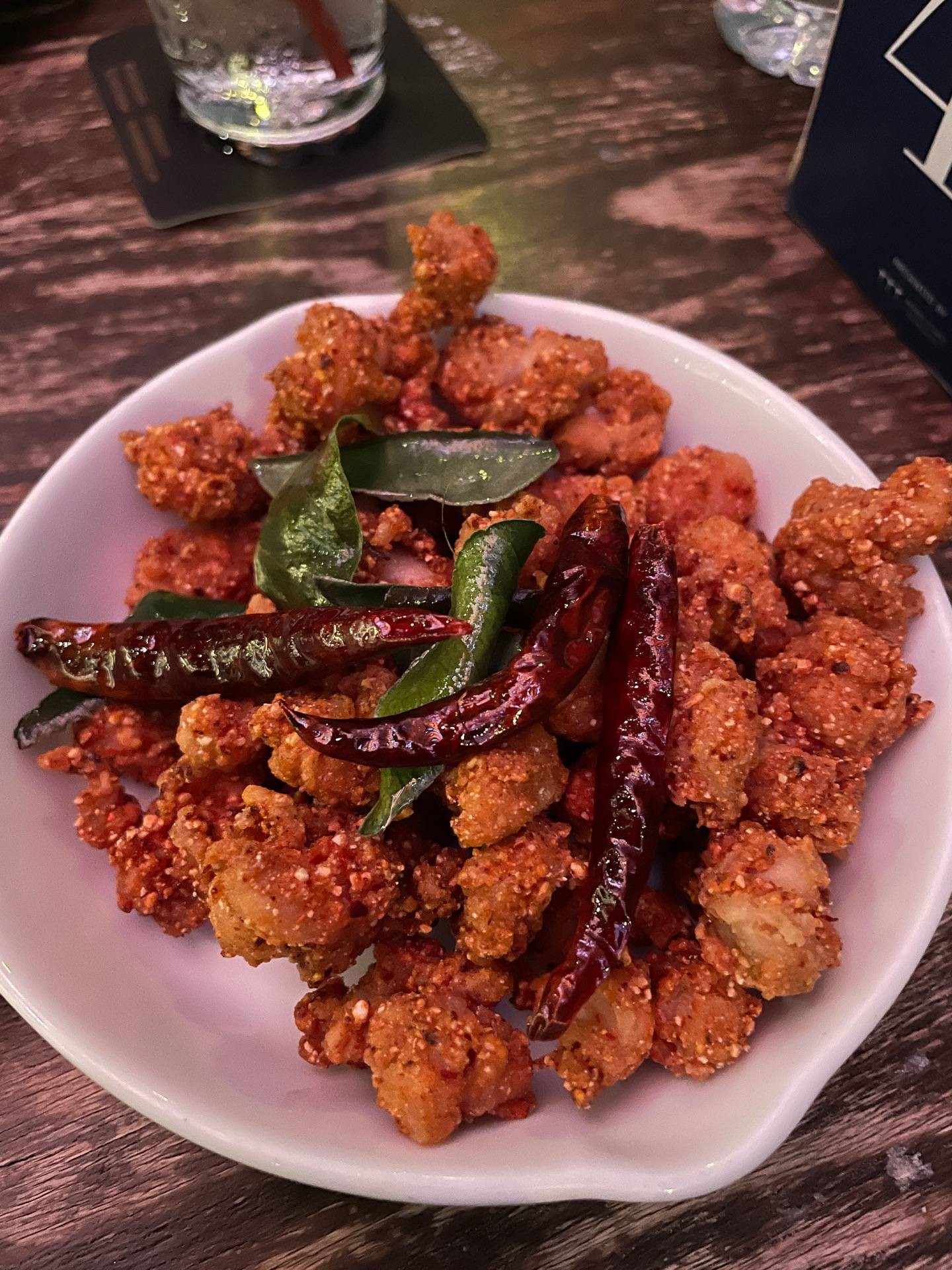 ลาบเอ็นข้อไก่ทอด • อร่อย ร้าน HOBS ICONSIAM - Wongnai