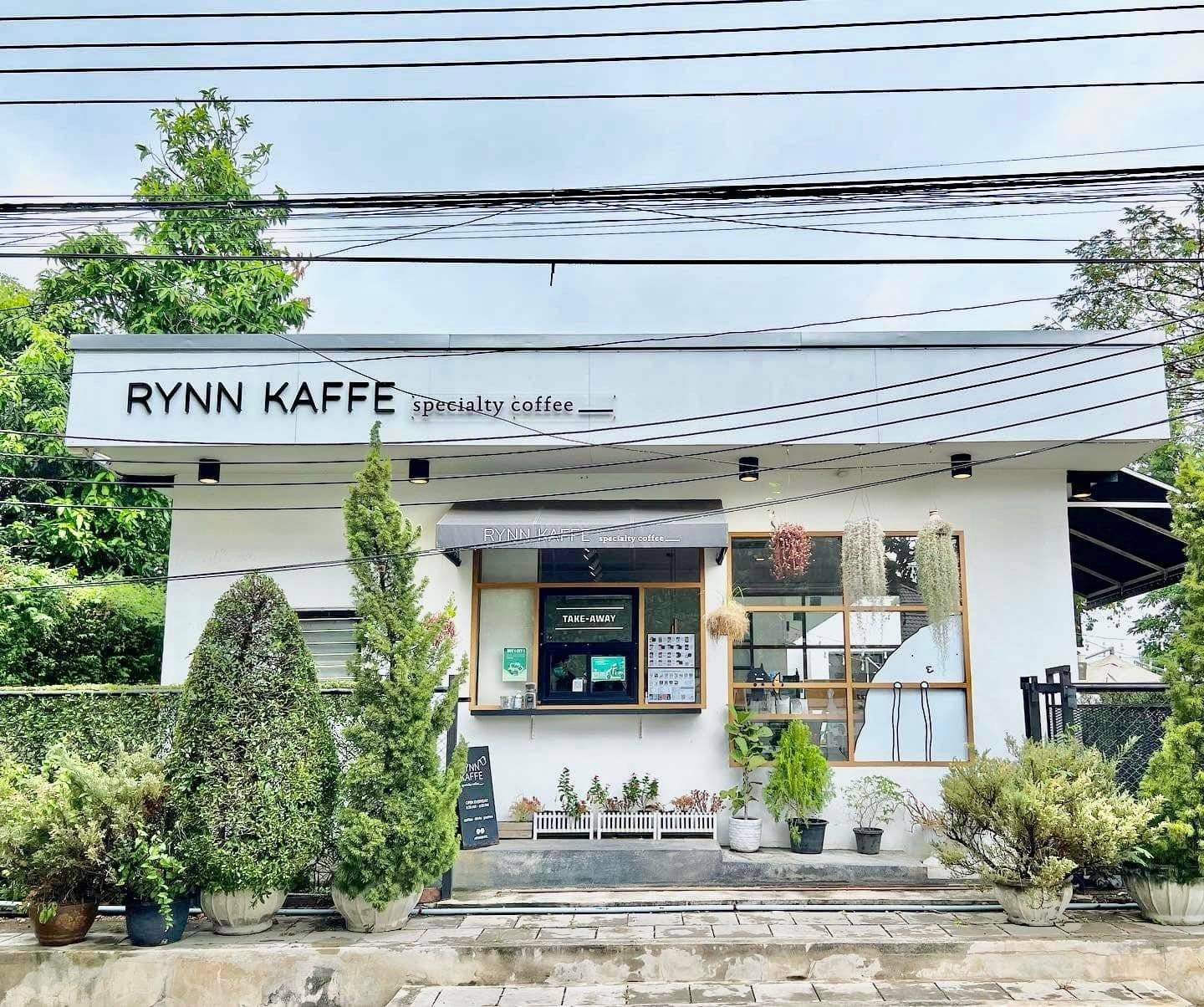 รีวิว Rynn Kaffe Specialty Coffee - คาเฟ่สุดเก๋ในบรรยากาศสวนหลังบ้าน