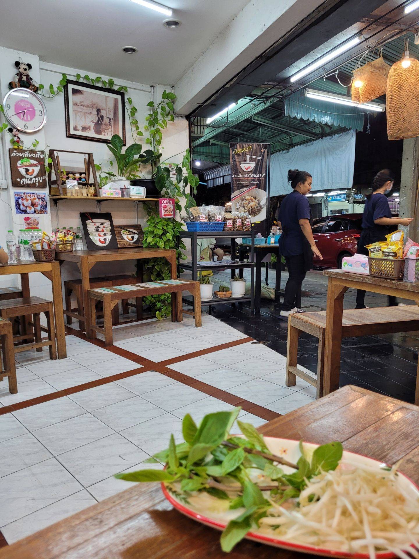 รูป ร้านก๋วยเตี๋ยวเรือคนกรุง ลาดพร้าววังหิน 37