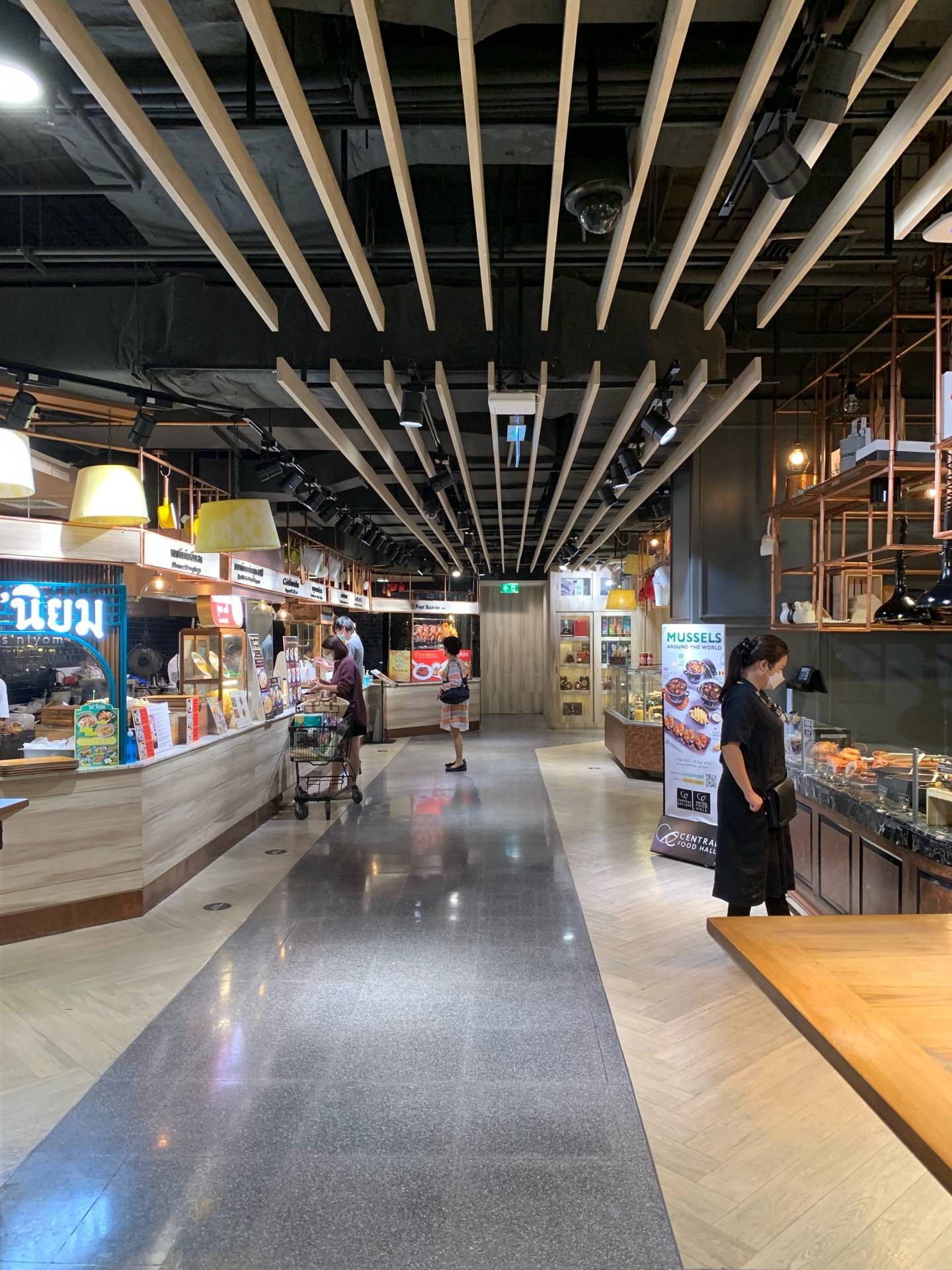 รูป Tops Eatery Chidlom