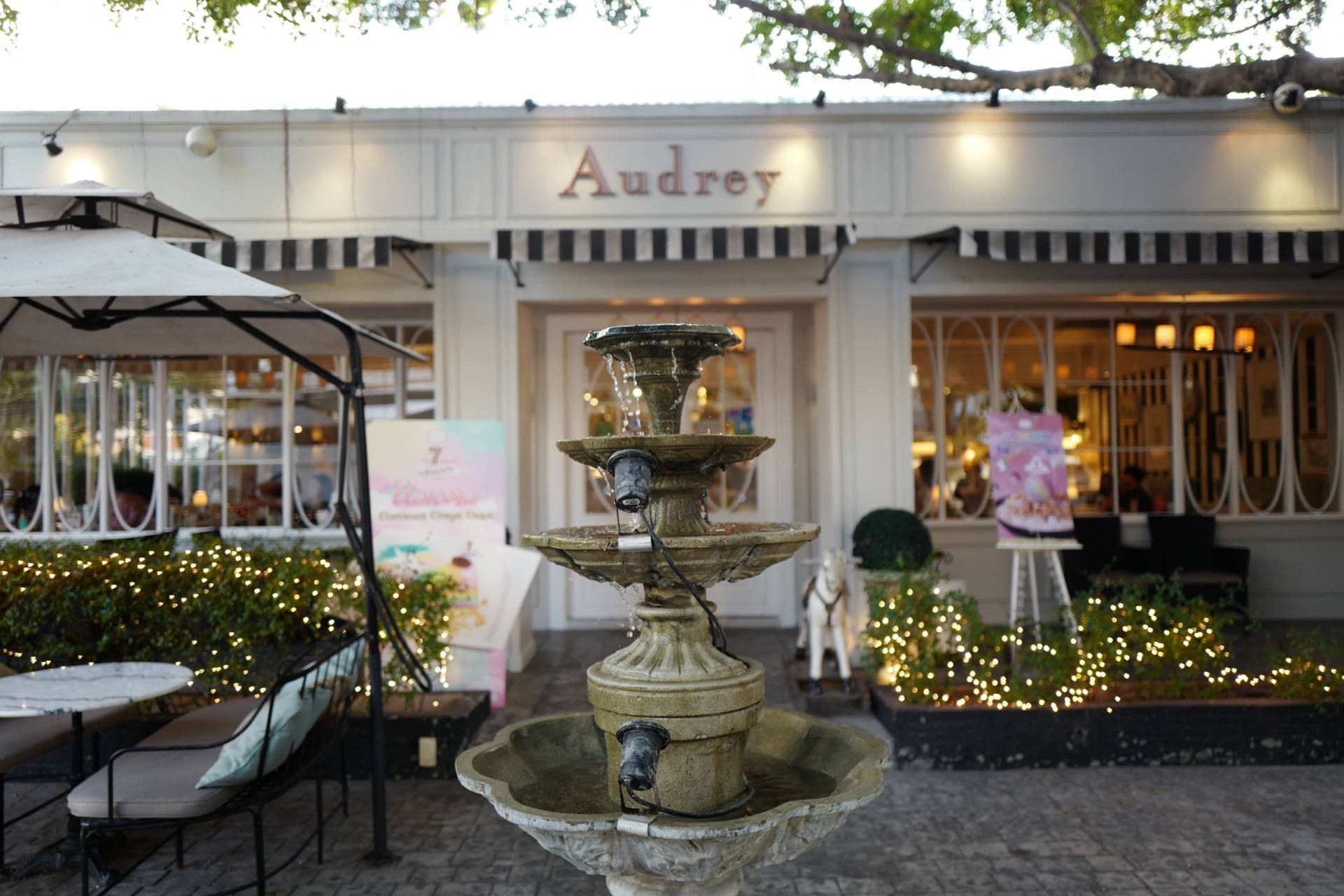 รูป Audrey Cafe ซอยทองหล่อ 11 - Wongnai