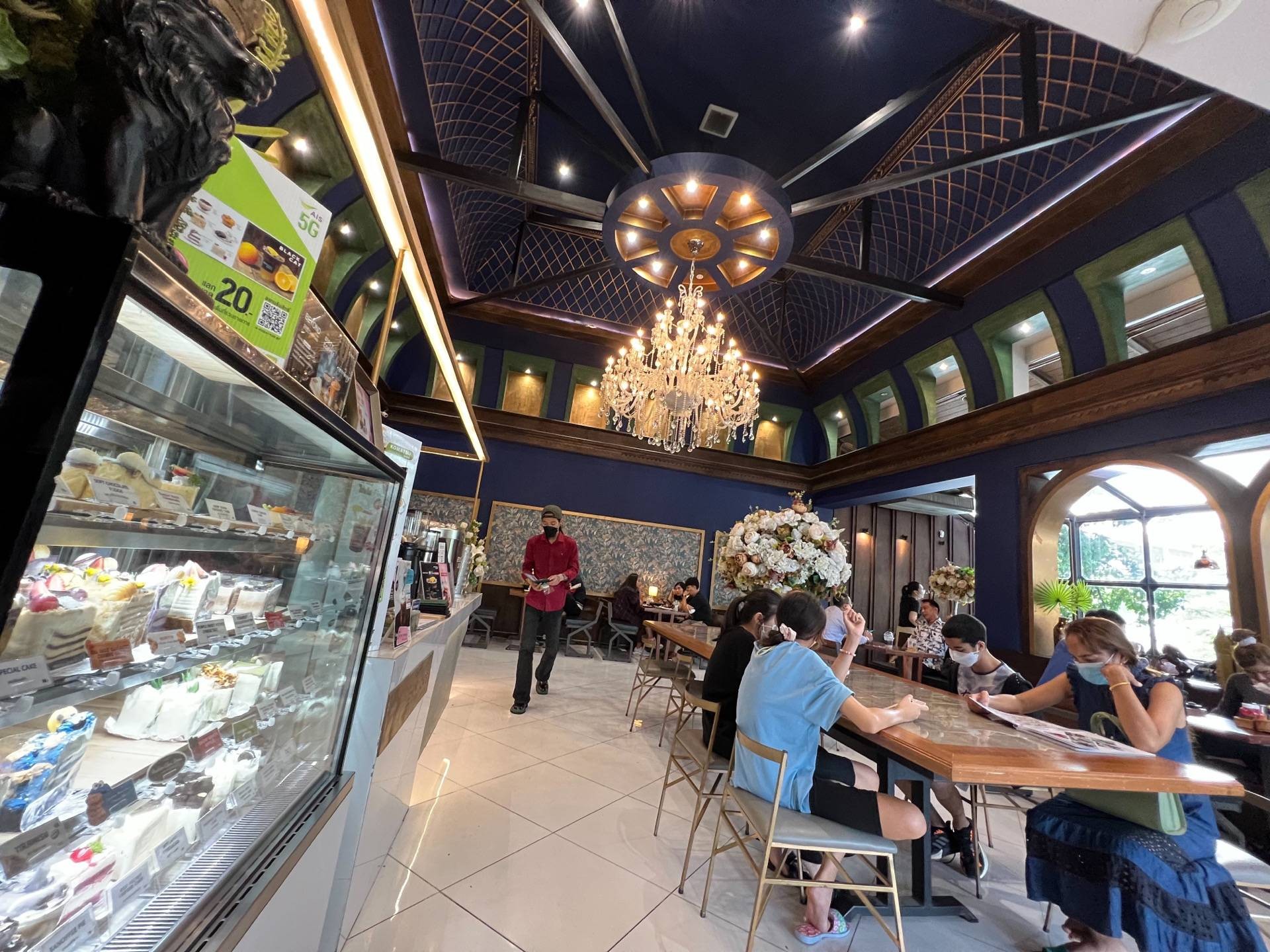 รูป BEYOND CAFE (บียอนด์ คาเฟ่ กาแฟ เค้ก) สาขาอาชีวะ