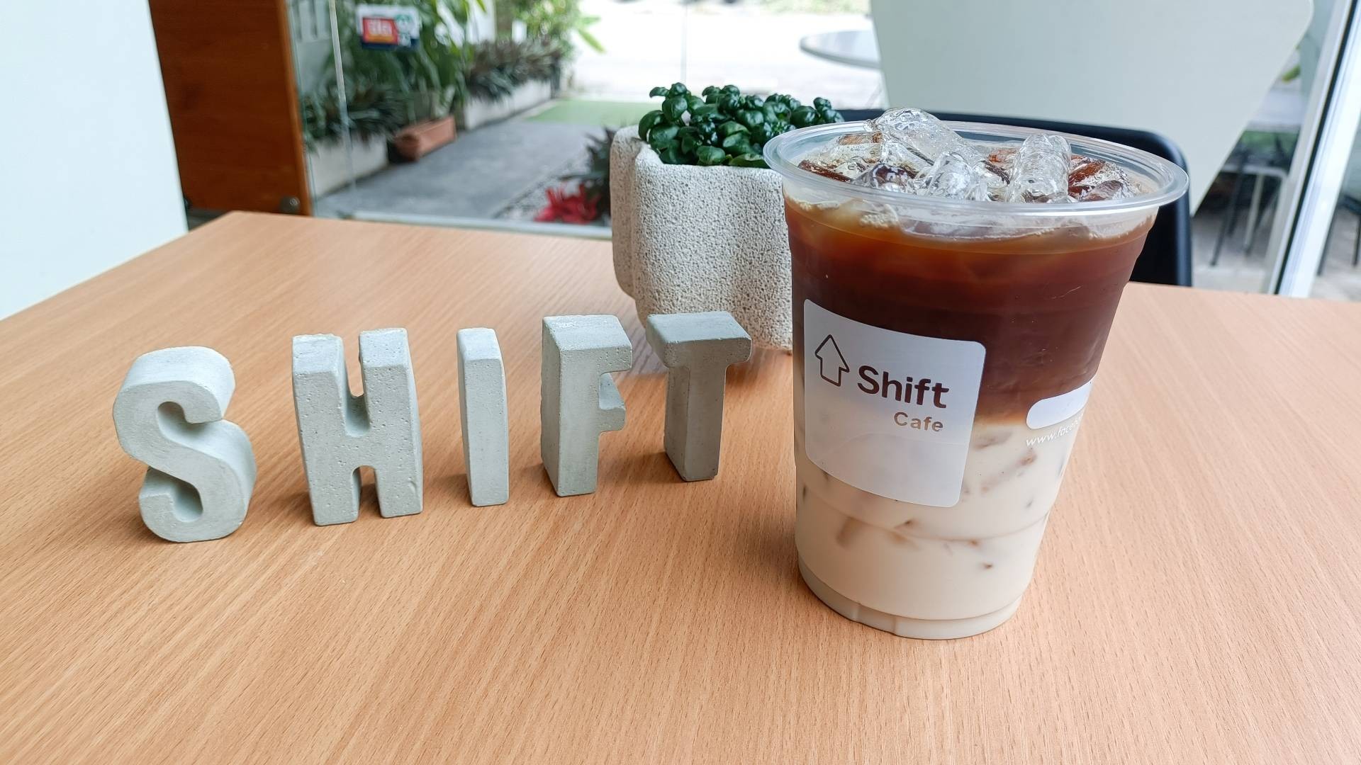 Shift Bistro by สายน้ำผึ้ง นิมมานเหมินท์15 | สั่งอาหารออนไลน์ล่วงหน้า ...