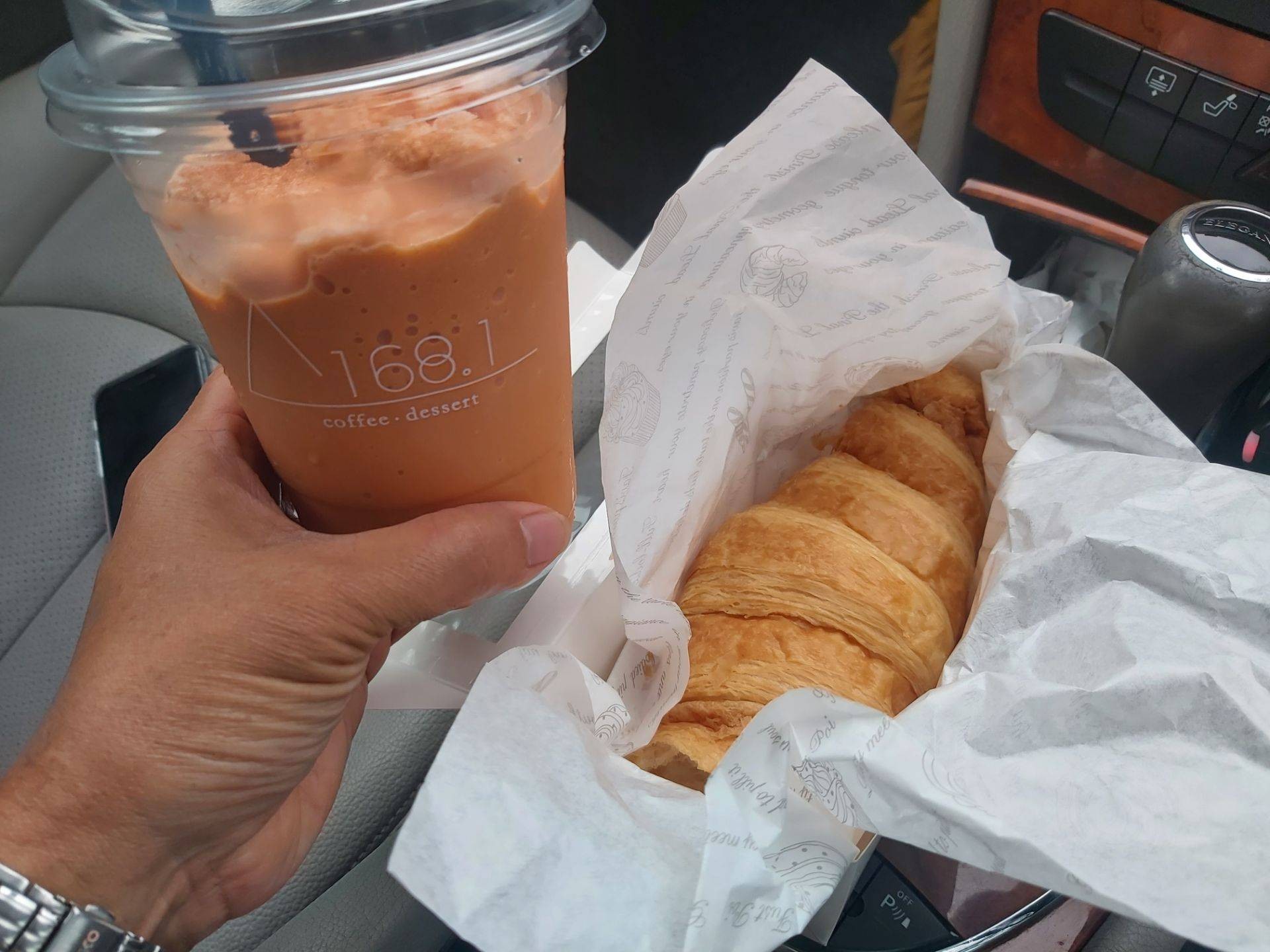 รีวิว 168.1 coffee - ร้านสวย บรรยากาศดี ขนมอร่อย