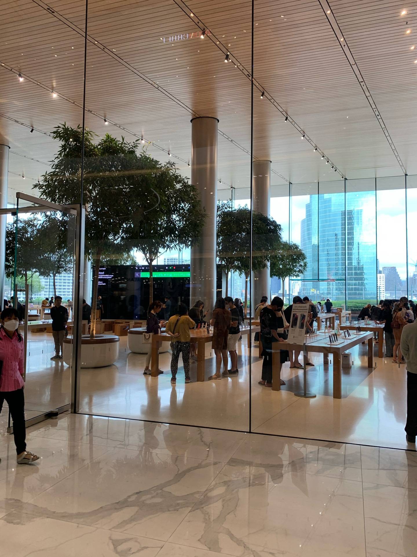 รีวิว Apple Store Iconsiam - Apple store สาขาใหญ่ - Wongnai