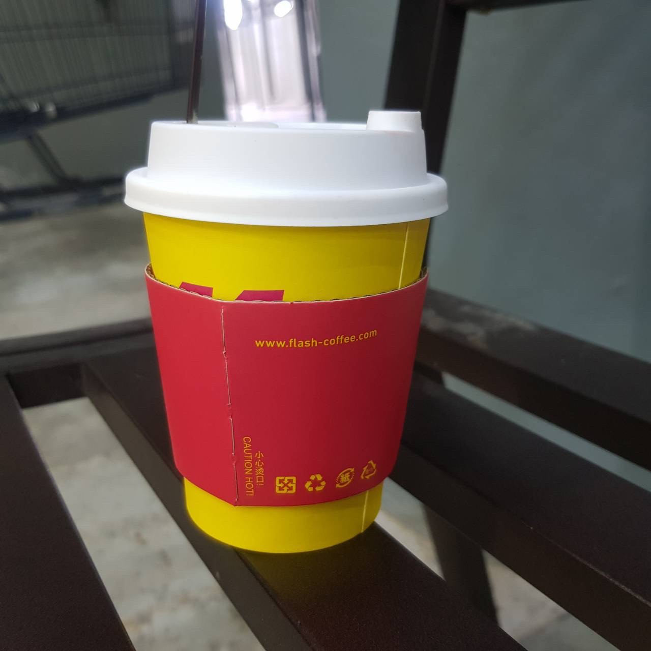 รีวิว Flash Coffee สยามเซ็นเตอร์ - Latte หอมนมกาแฟเข้มเข้ม