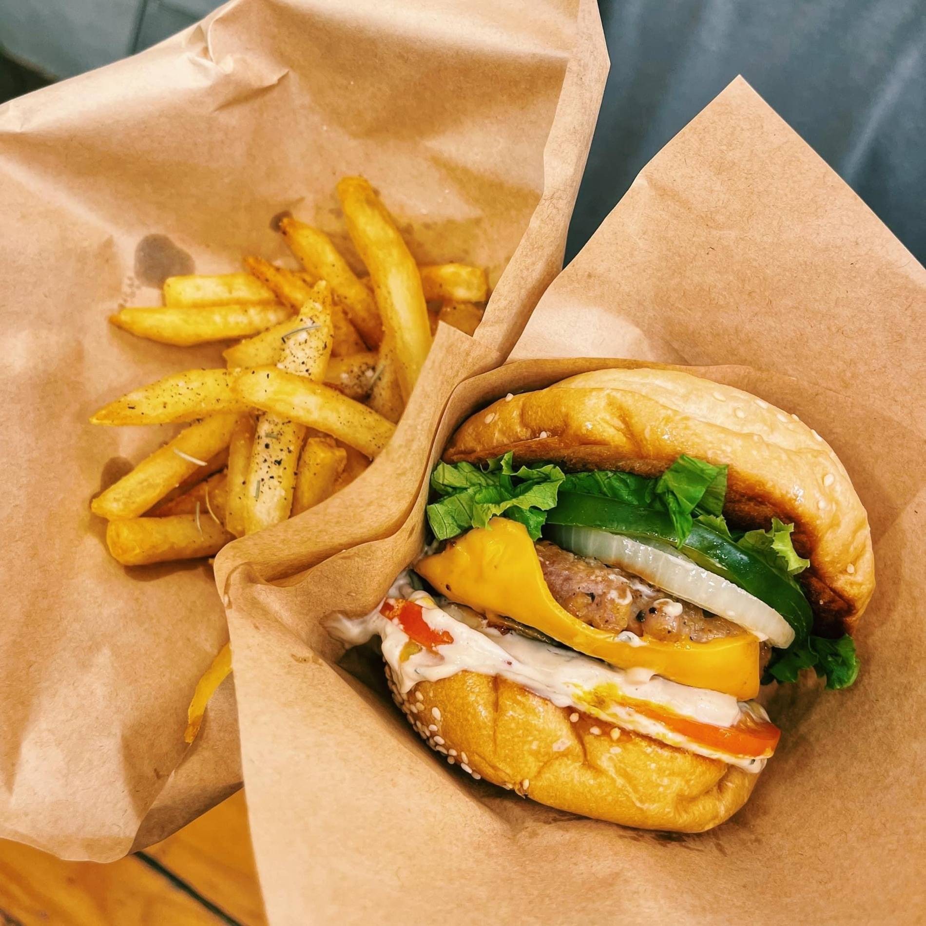 รูป Bomz Burger By Dekcha