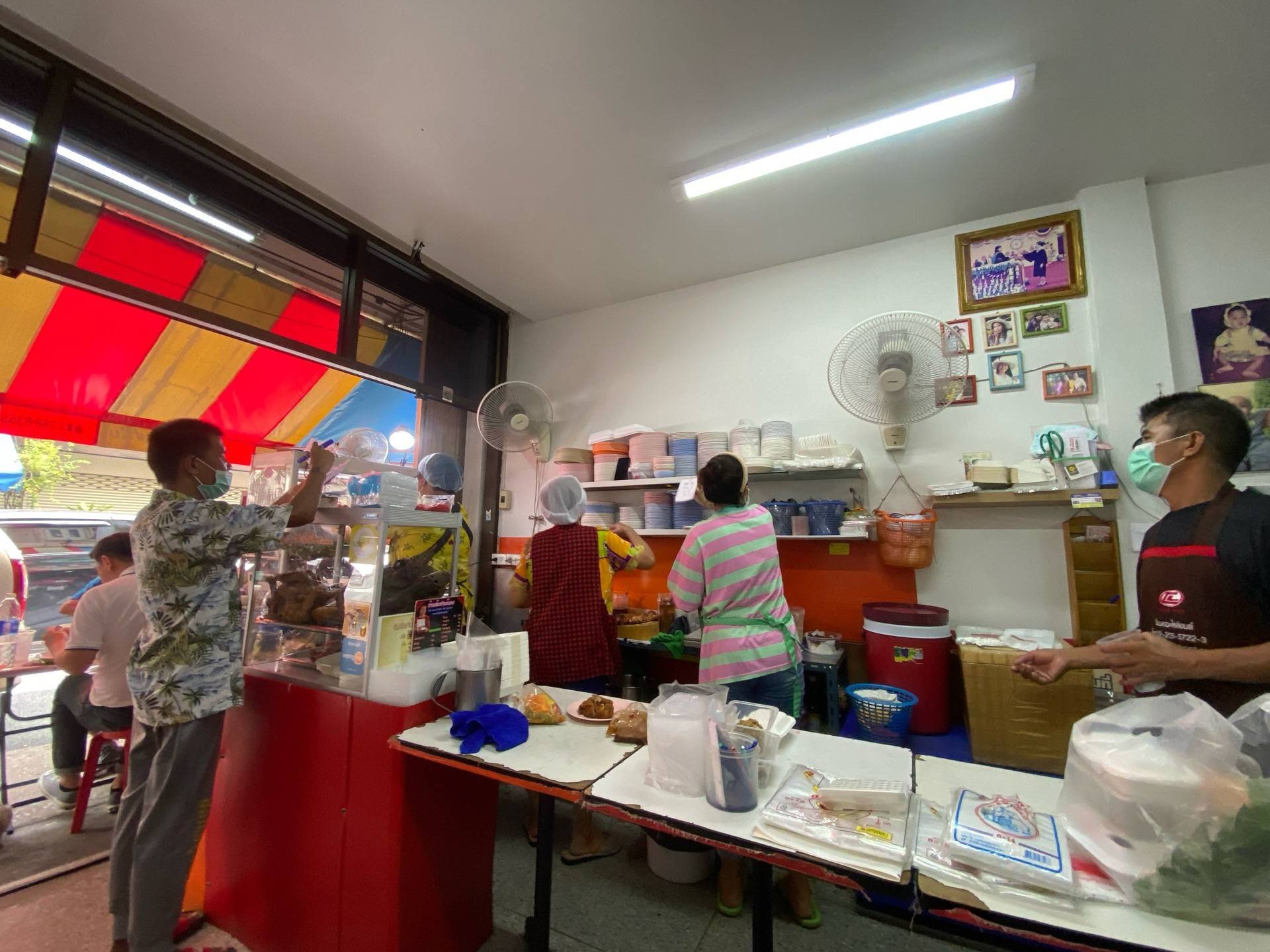 รูป ส้มตำเจ๊แดงสามย่าน ต้นตำหรับ