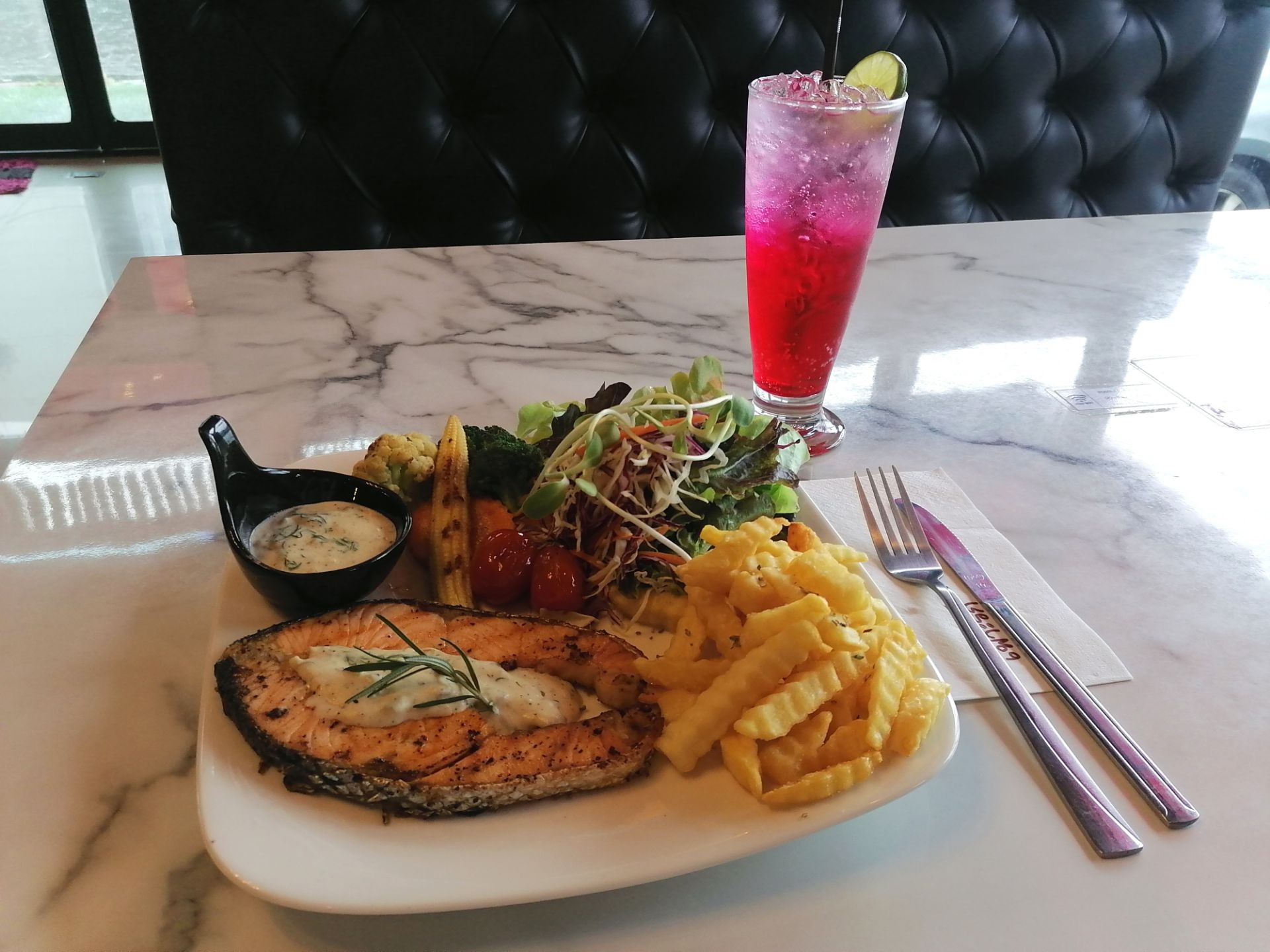 รีวิว เพาะรัก Poh RAK CAFE' 24 Hour - สเต็กแซลมอนอร่อย นั่งทำงานได้ยาว ...