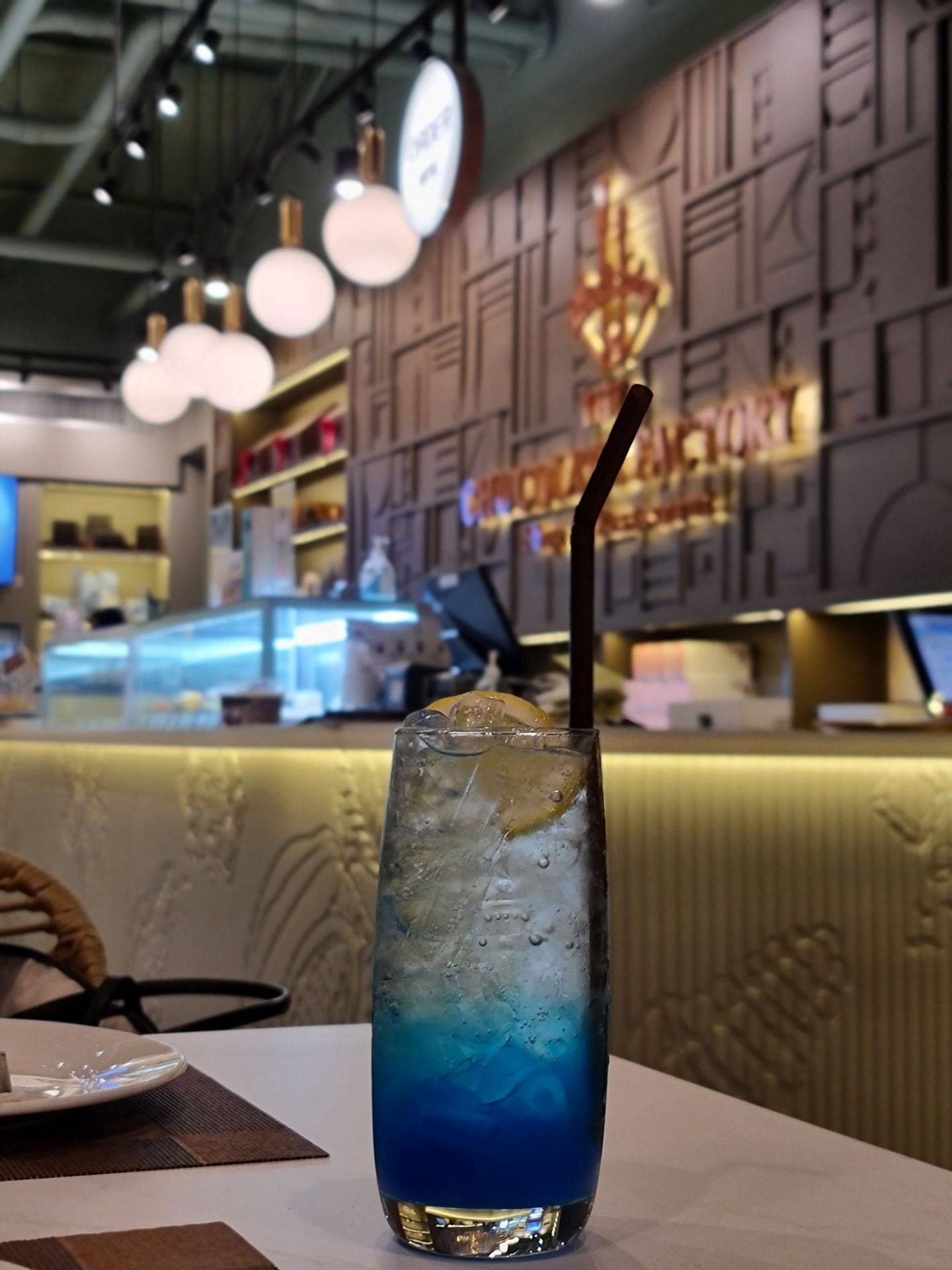 Blue Curacao Soda ร้าน The Chocolate Factory พัฒนาการ