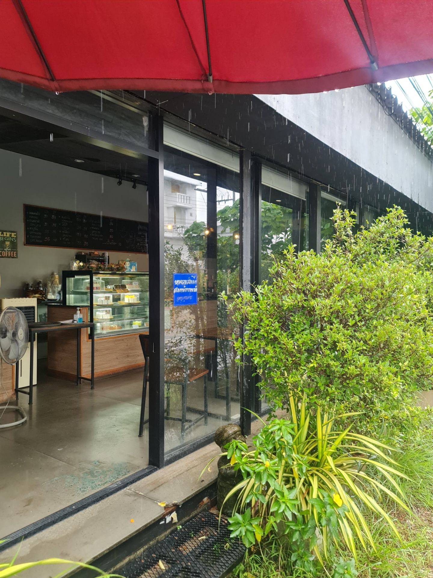 รีวิว Tasty life by แม่กลอง - กาแฟและขนมราคาไม่แพง