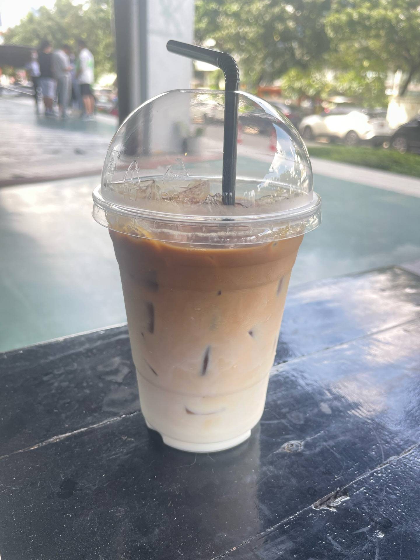 รีวิว Tempo Eat Meet Fun RCA Rca - กาแฟลาเต้เย็นอร่อย