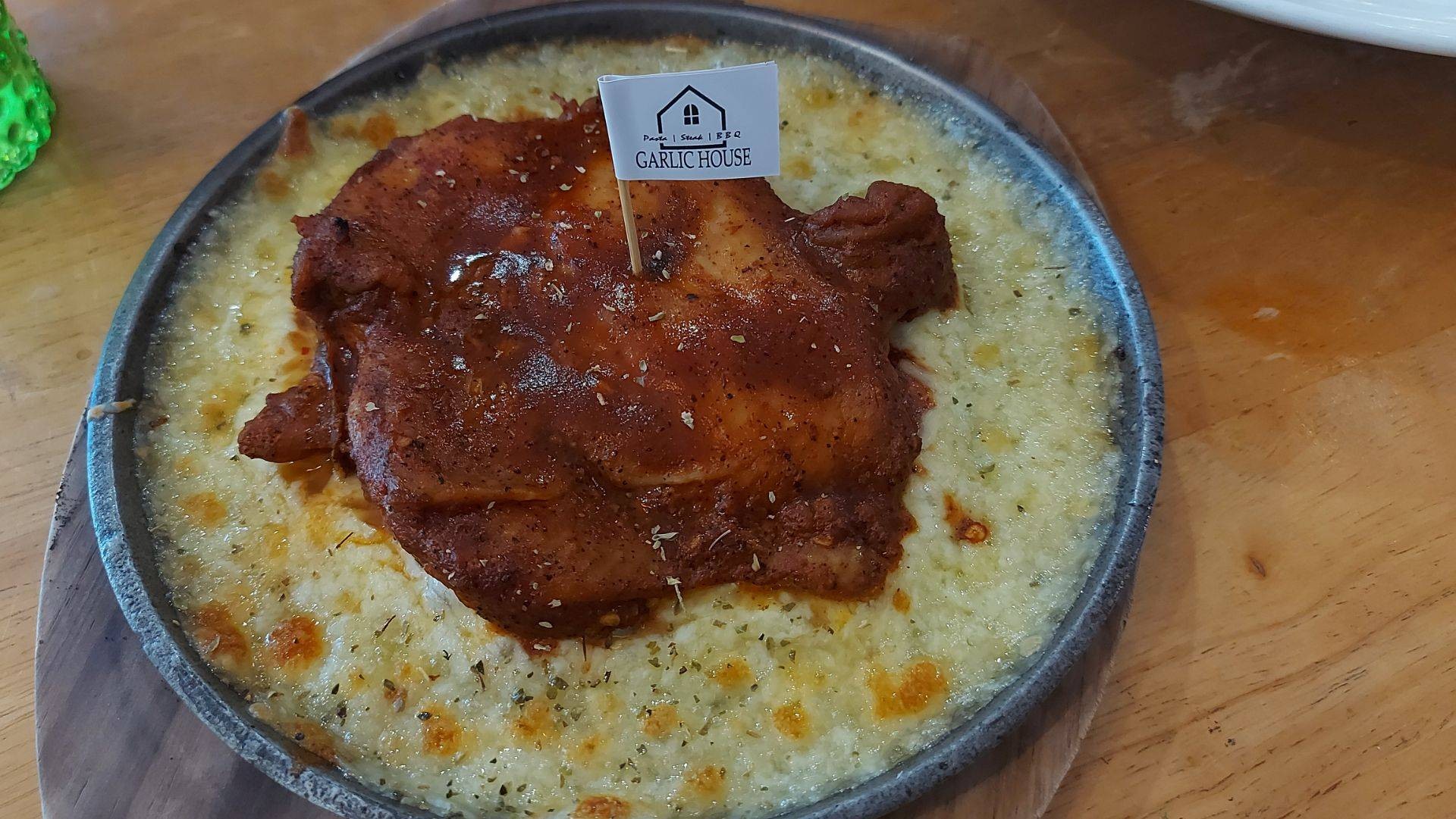 ไก่เผ็ดชีส ร้าน Garlic House อุดมสุข