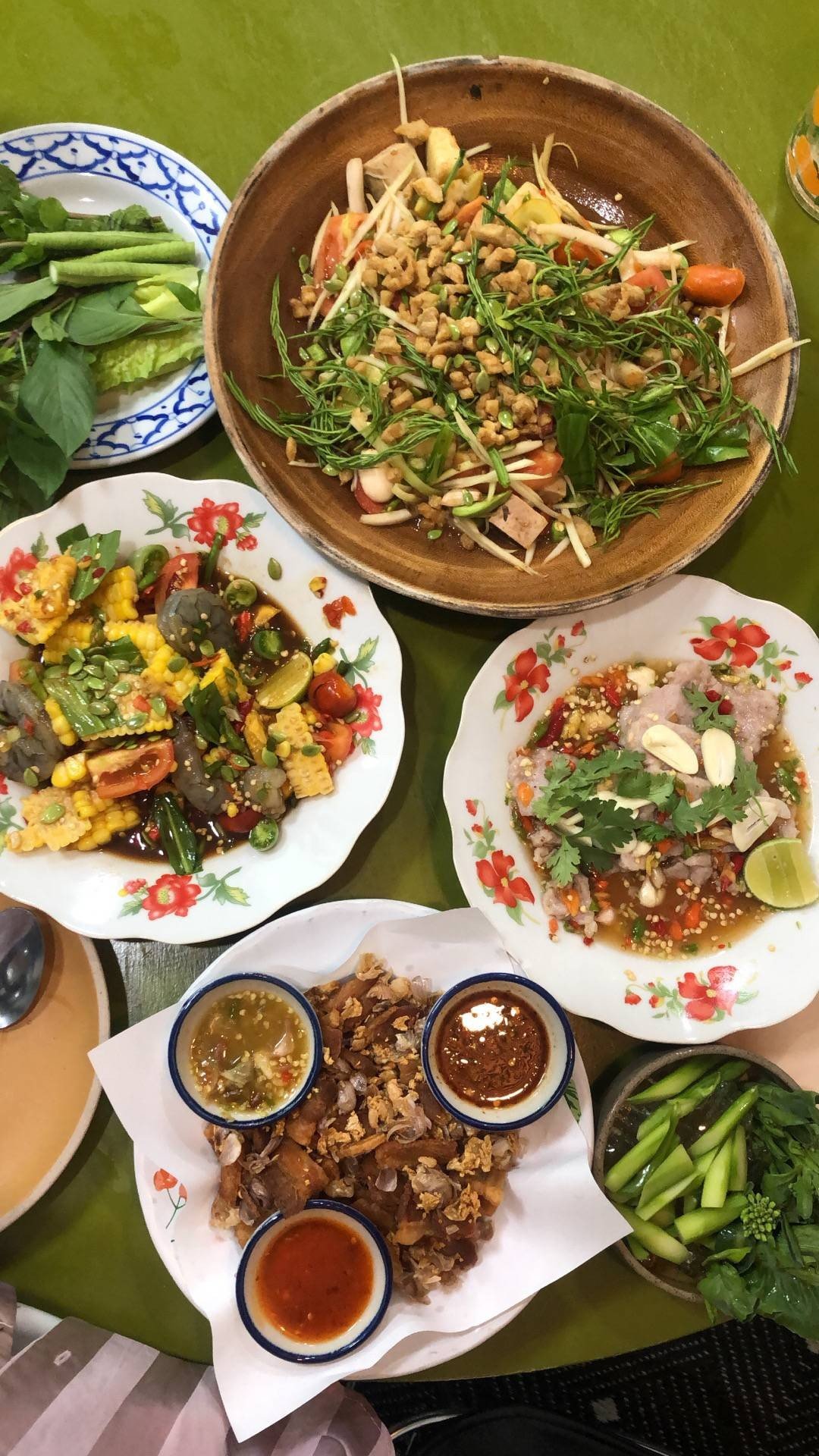 รีวิว Phed Phed Lhay (เผ็ดเผ็ด หลาย) ตั้งอยู่ที่ ซอยสายลม 1 ถนนพหลโยธิน ...