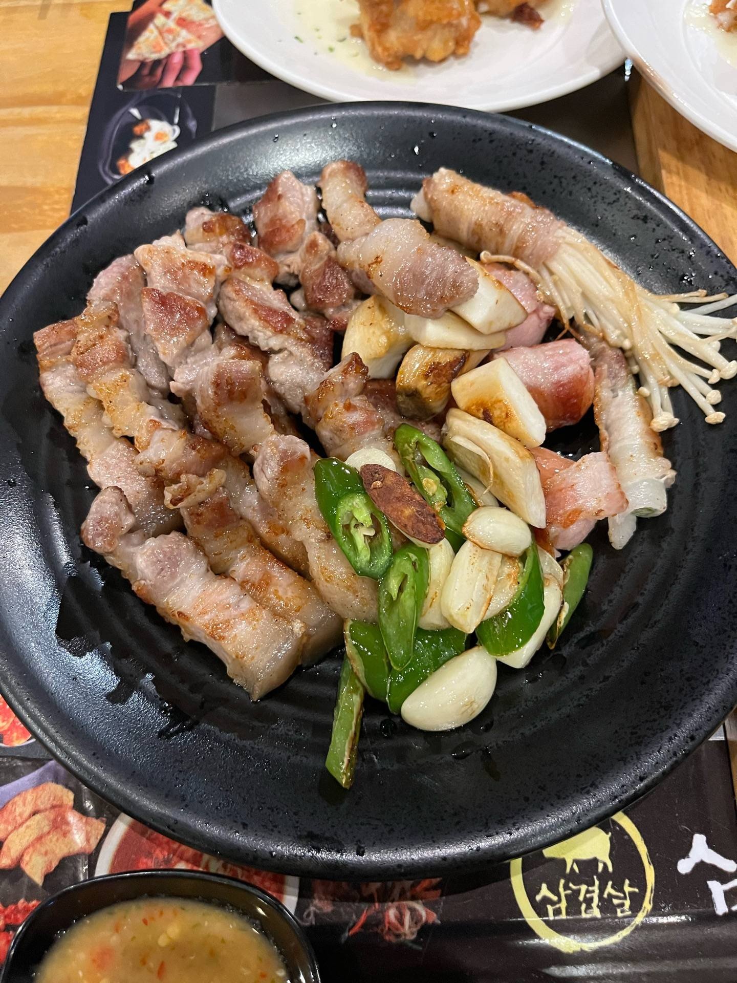 สามชั้น สันคอย่าง ร้าน Sam Gyup Sal BBQ สาขาห้วยขวาง